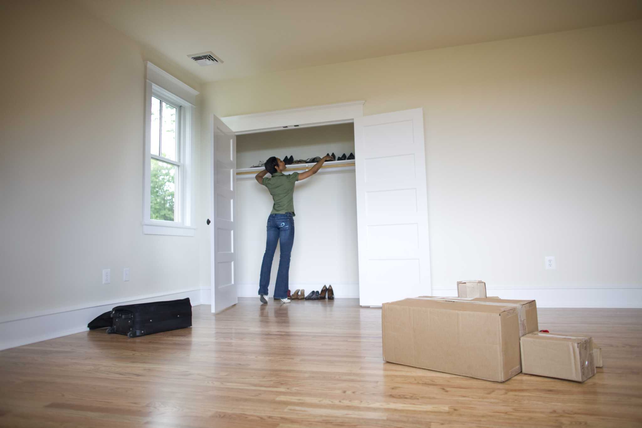 How to Frame a Closet With a Sloping Floor