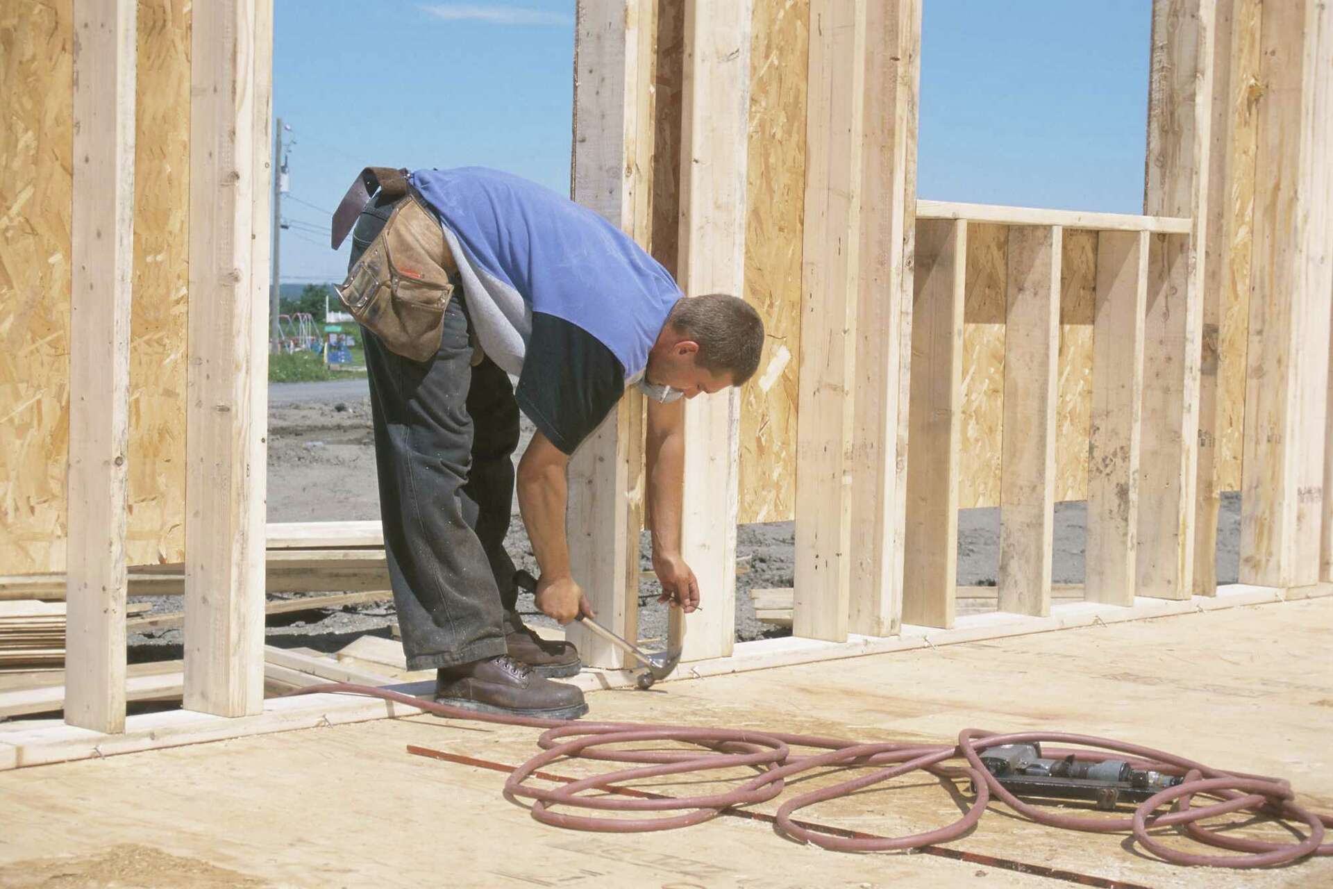 How to Frame a Wall With 2X6's