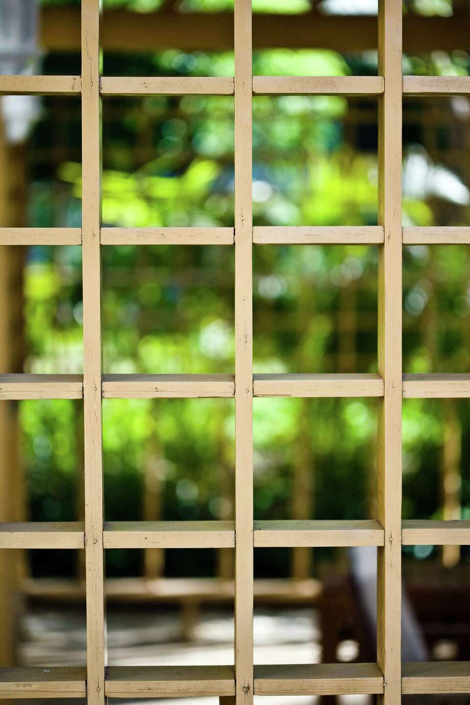 How to Use Lattice to Decorate Walls