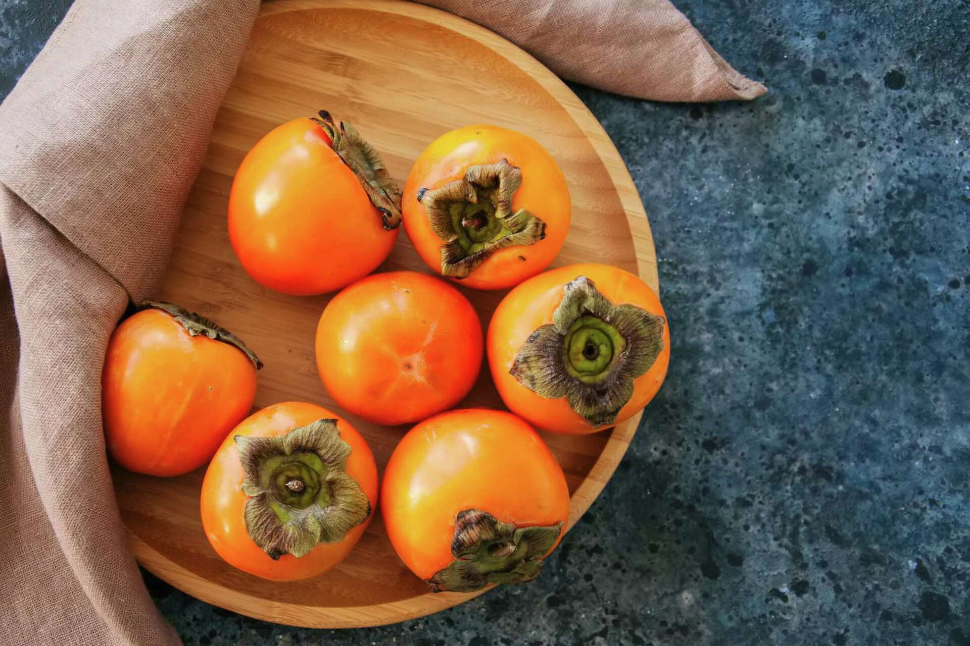 How to Ripen Persimmons Indoors