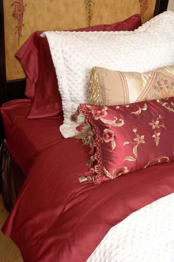 What Is a Candlewick Bedspread?