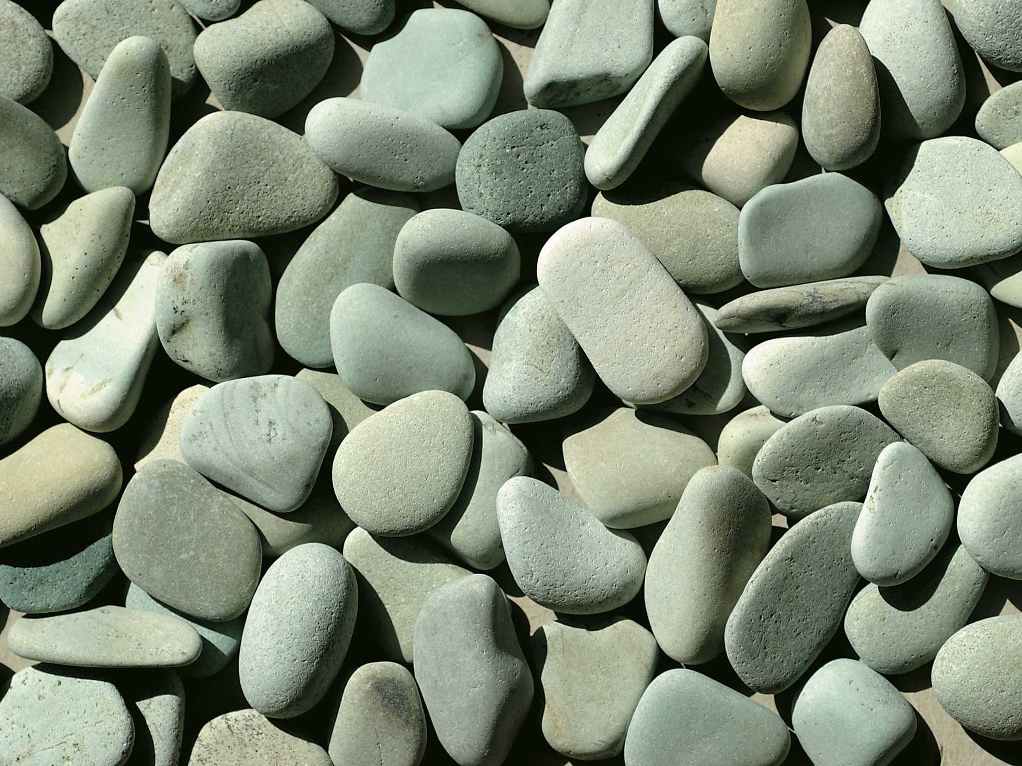 How to Lay Rock and Dig Out Grass