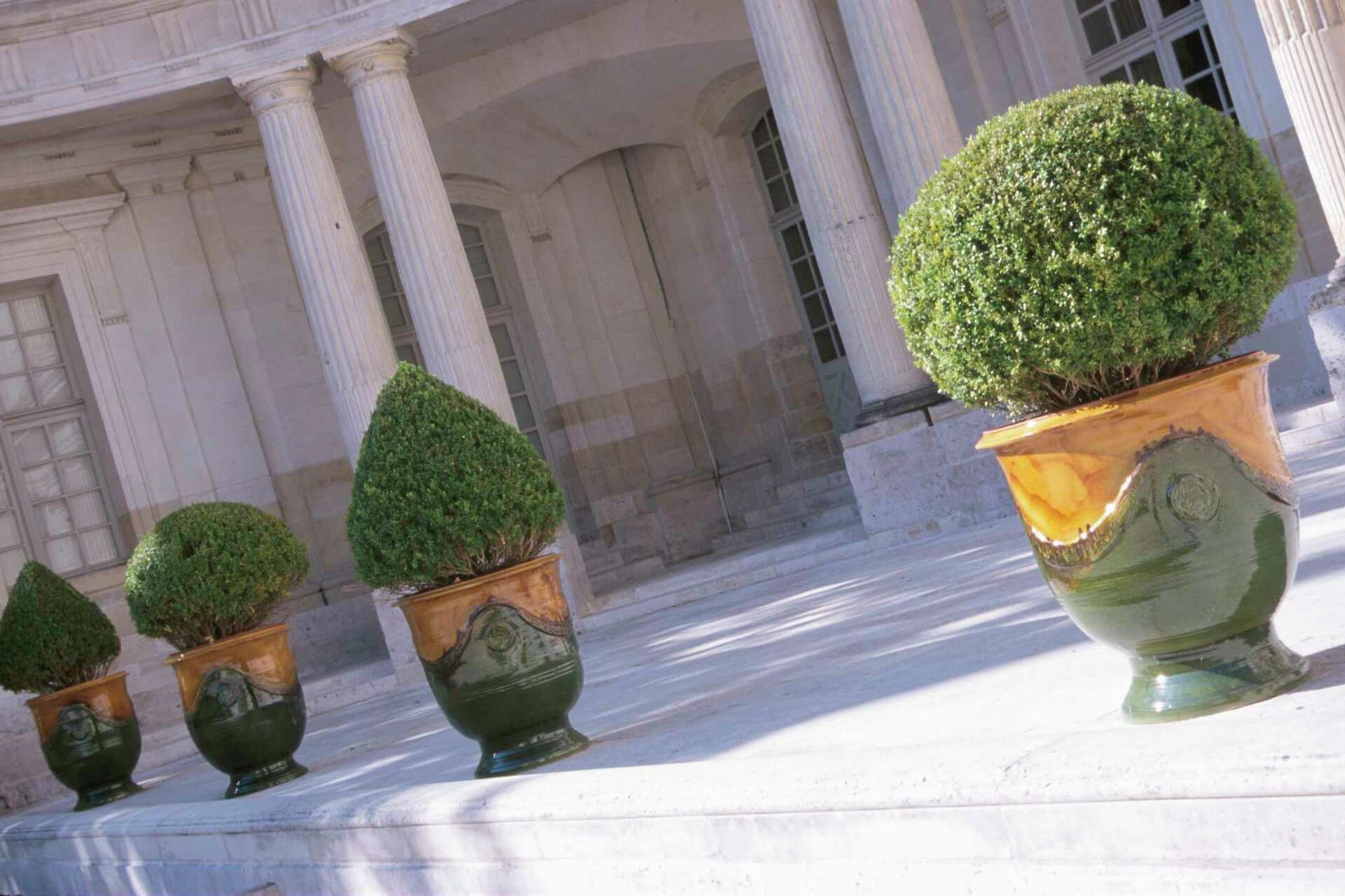How to Make Round Topiary Frames