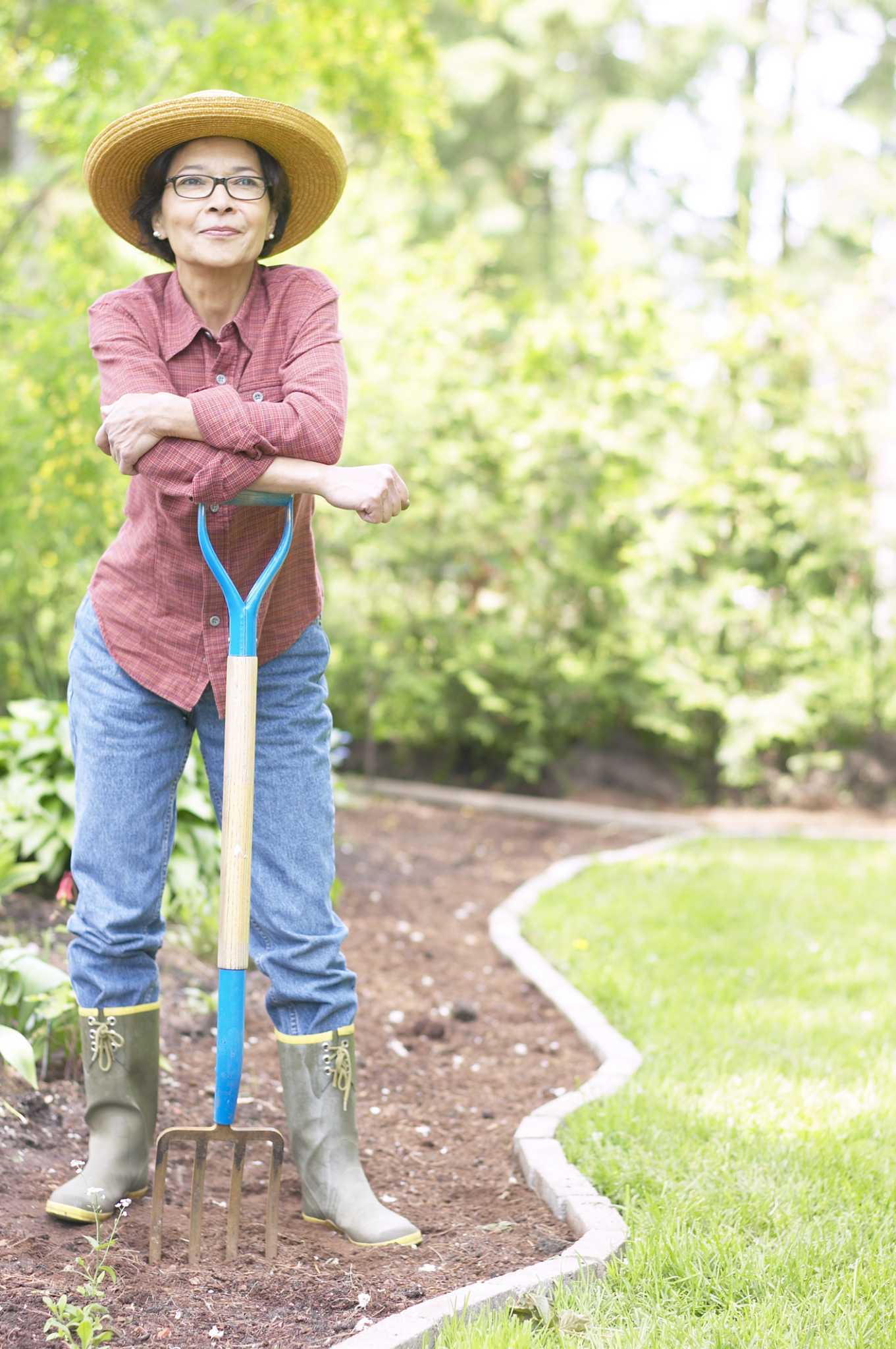 How to Loosen Clumped Soil