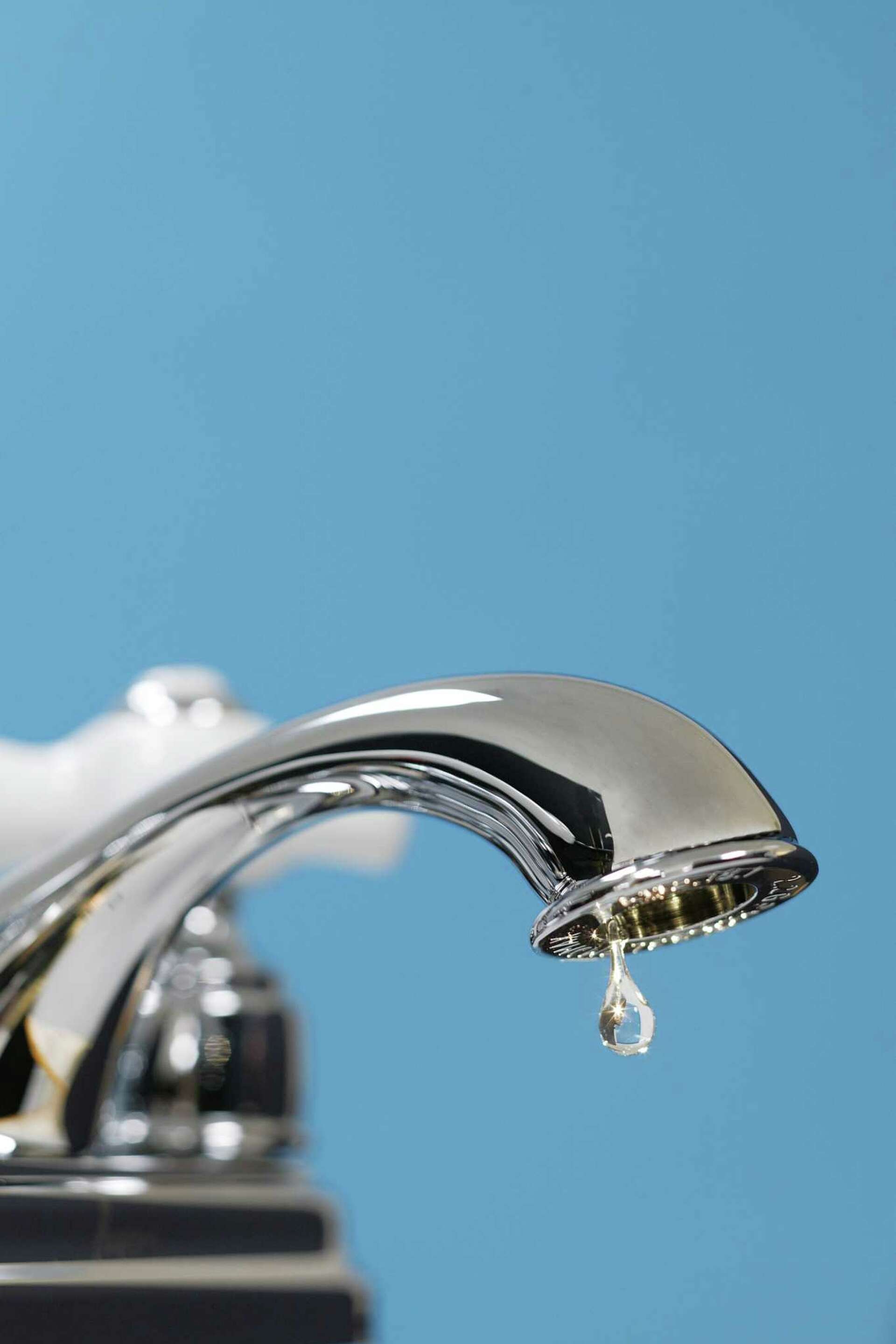 What Are the Causes of Slow Drips From a Faucet?