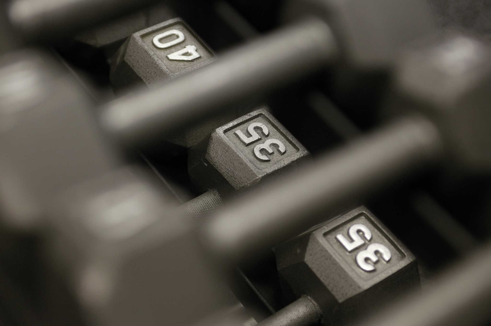 How to Do 3 Drop Sets With Dumbbells