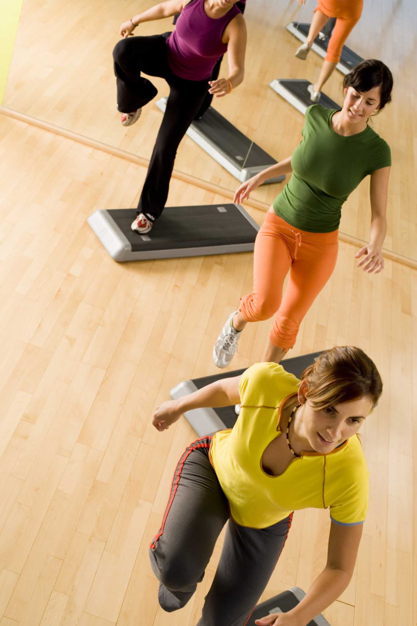 What Is Alternating Knee in Exercise?