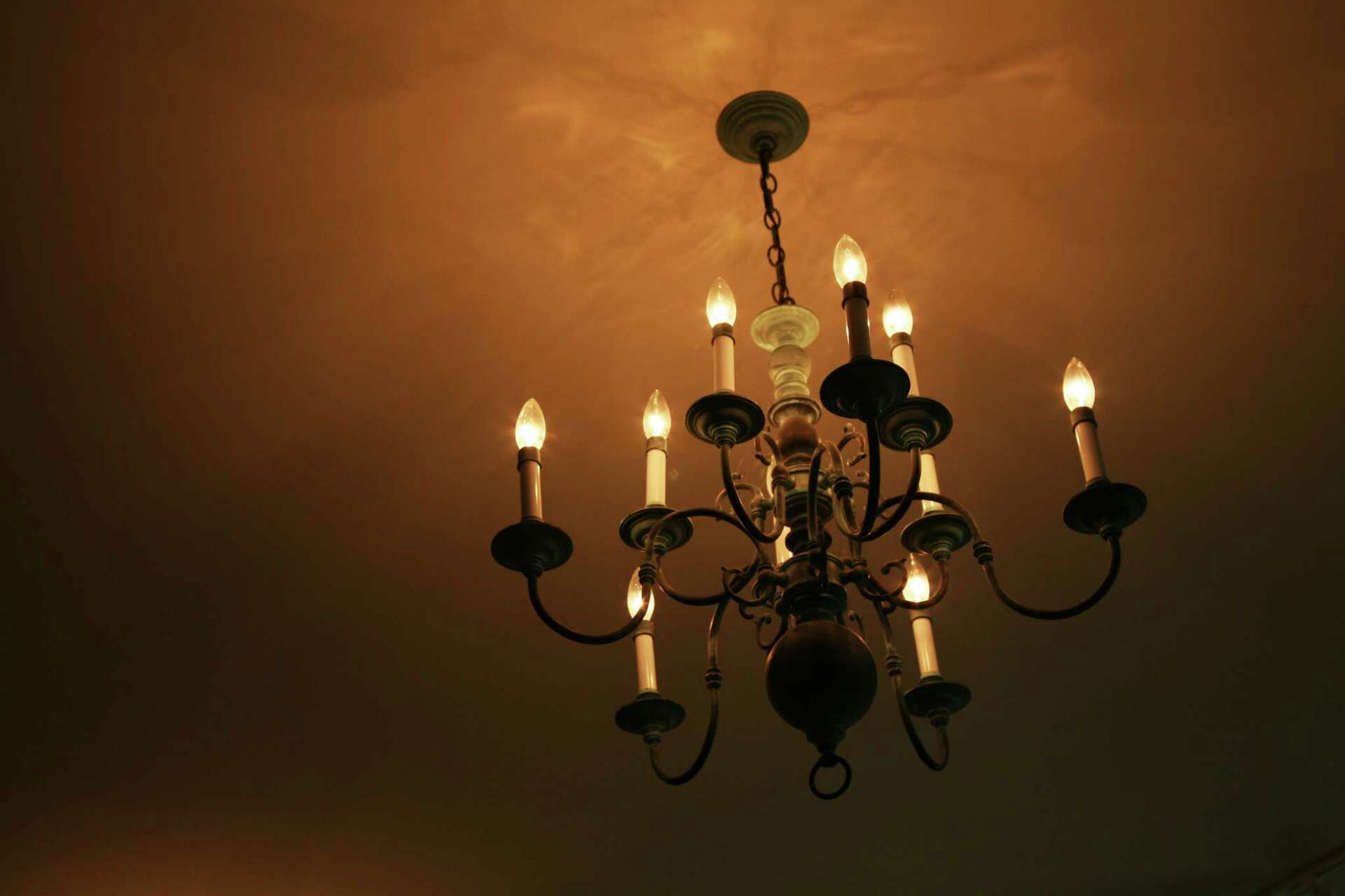 How to Rewire a Chandelier to a Plug-In