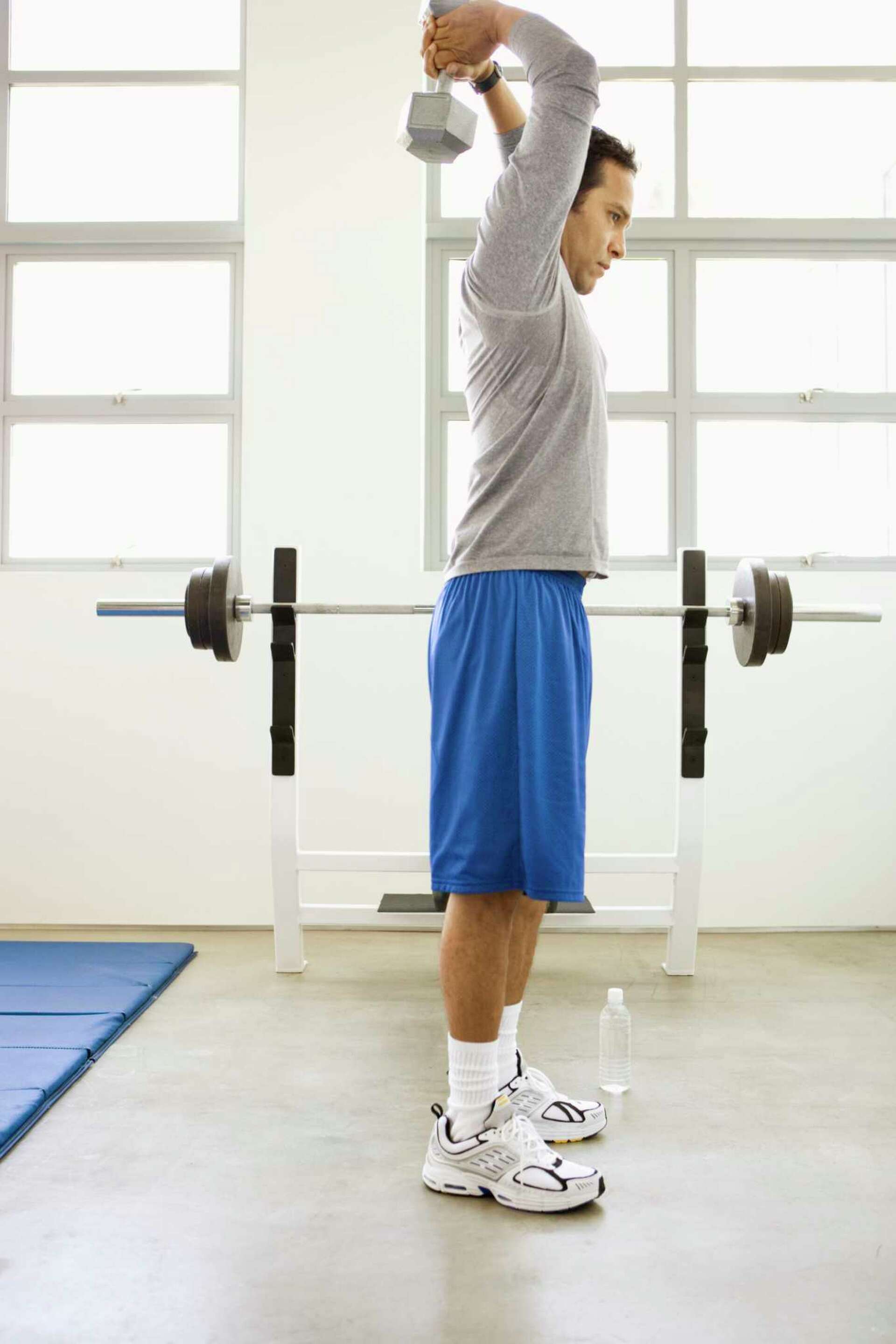 Exercises to Gain Mass With a 25-Pound Dumbbell
