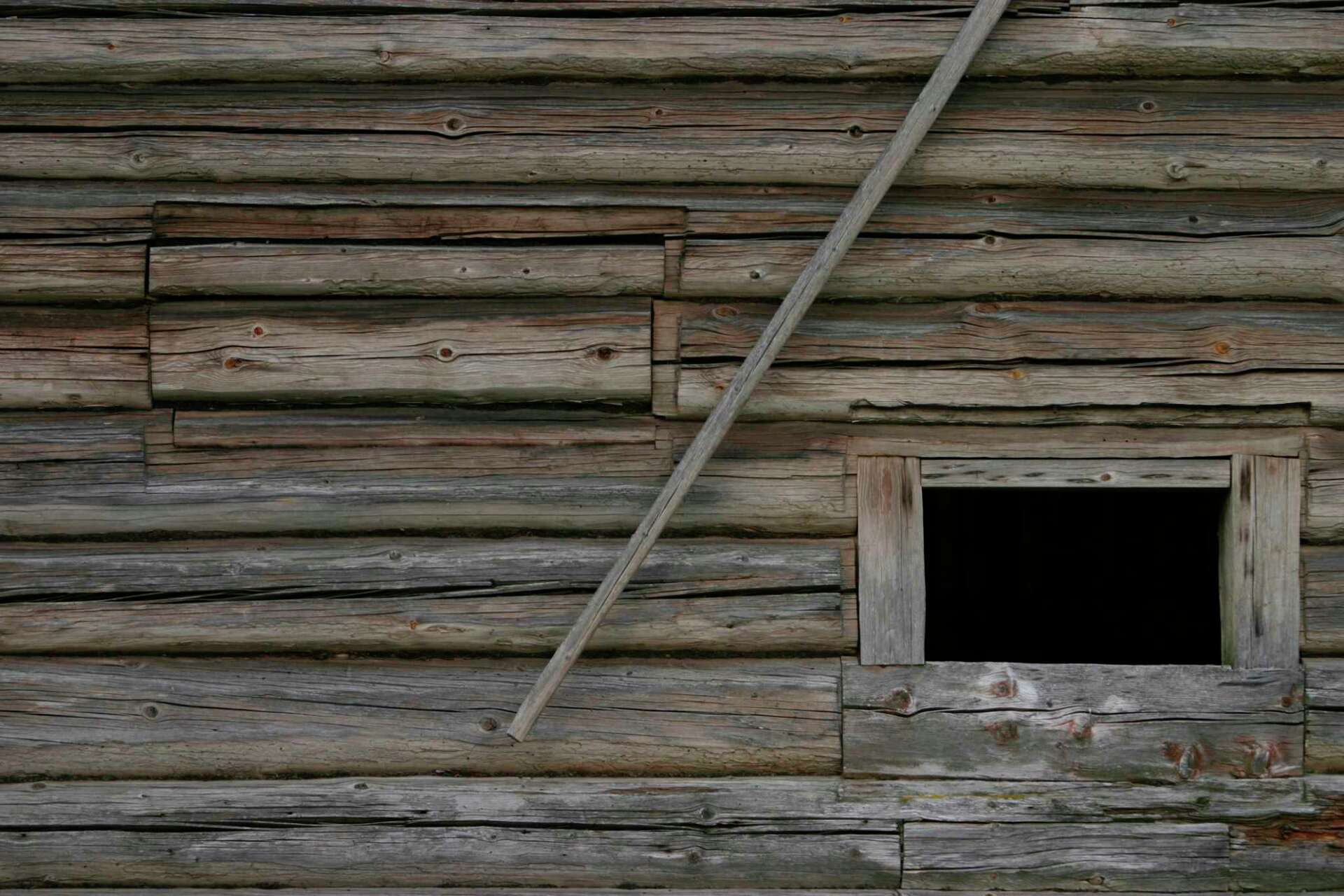 How to Chink a Log Cabin