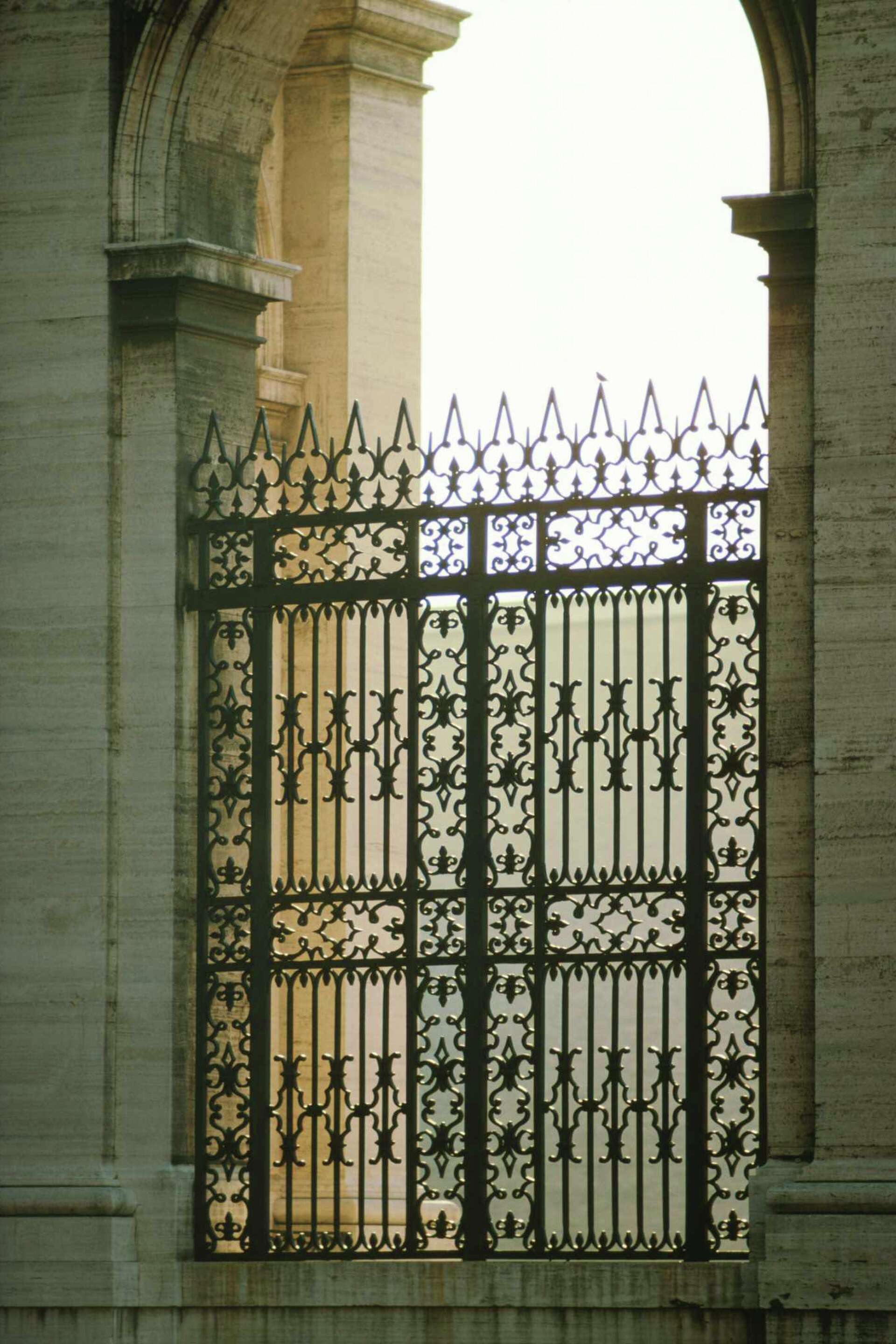 How to Strip a Rusty Metal Gate