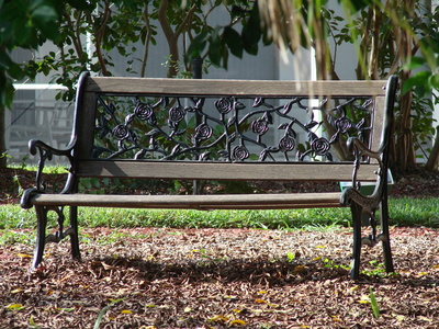 How to Refinish an Oak Park Bench