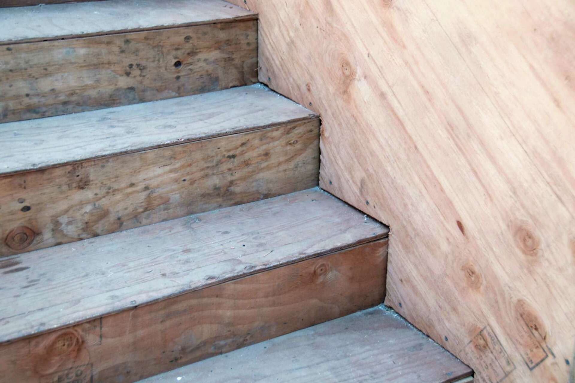 How to Replace Rotten Wood on Outside Steps
