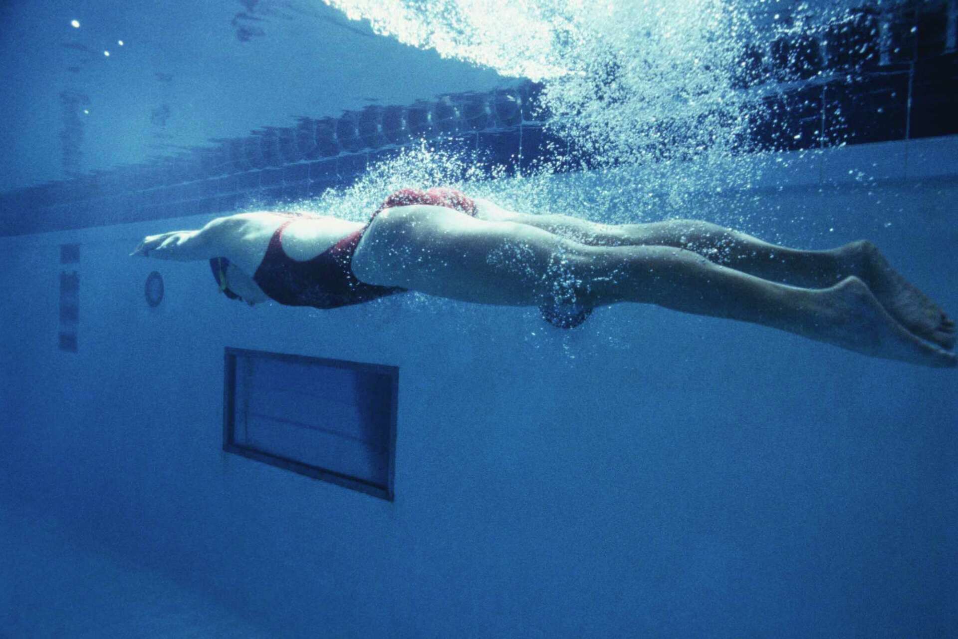How to Strengthen Lungs for Underwater Swimming