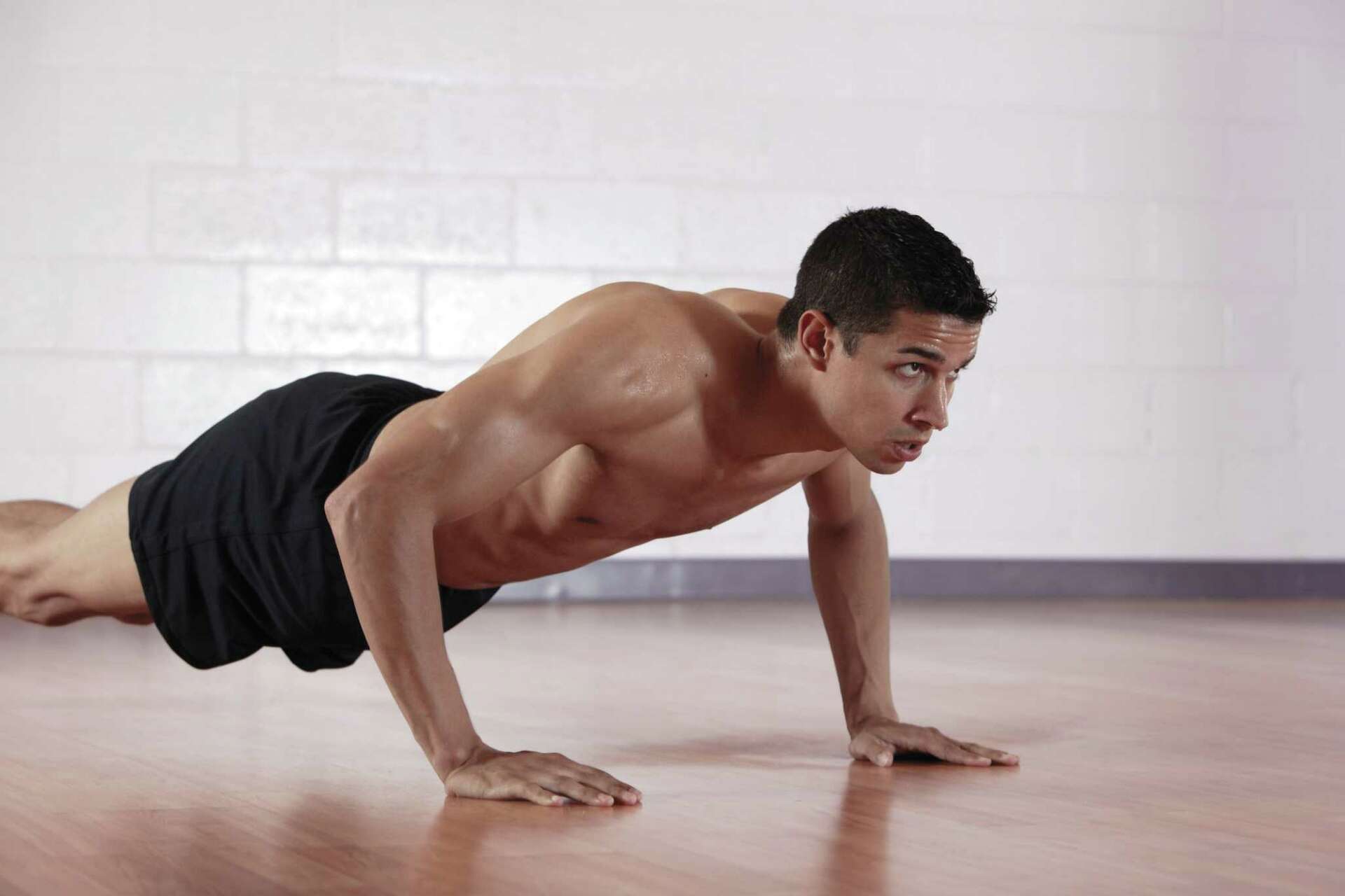 The Best Ways to Keep Your Lower Pecs Toned With Push-ups