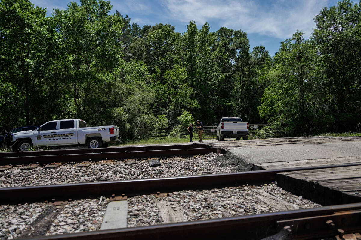 Long police response time led to manhunt in Texas mass shooting