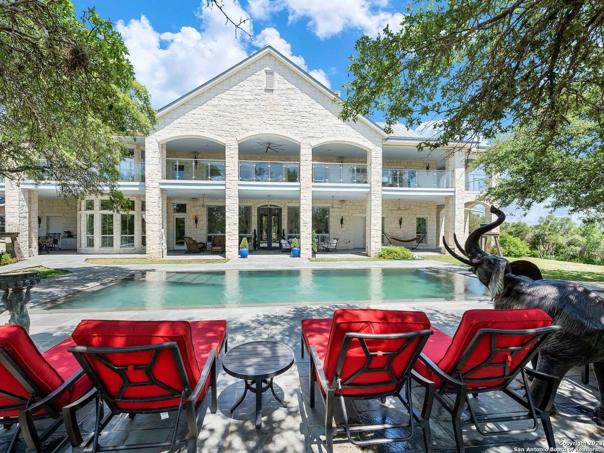 Gregg Popovich's old Dominion mansion is listed for $5.5M