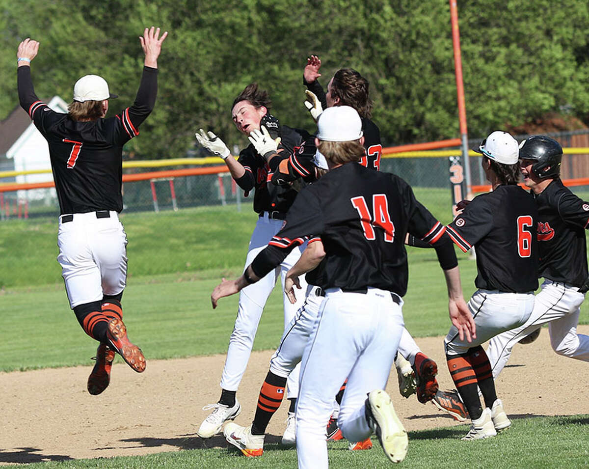 Bultema's walk-off RBI beats Birds, moves Gillespie to 21-0