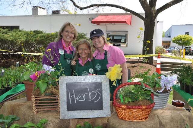 Wilton Garden Club digs in for biggest-ever Mother's Day Plant Sale