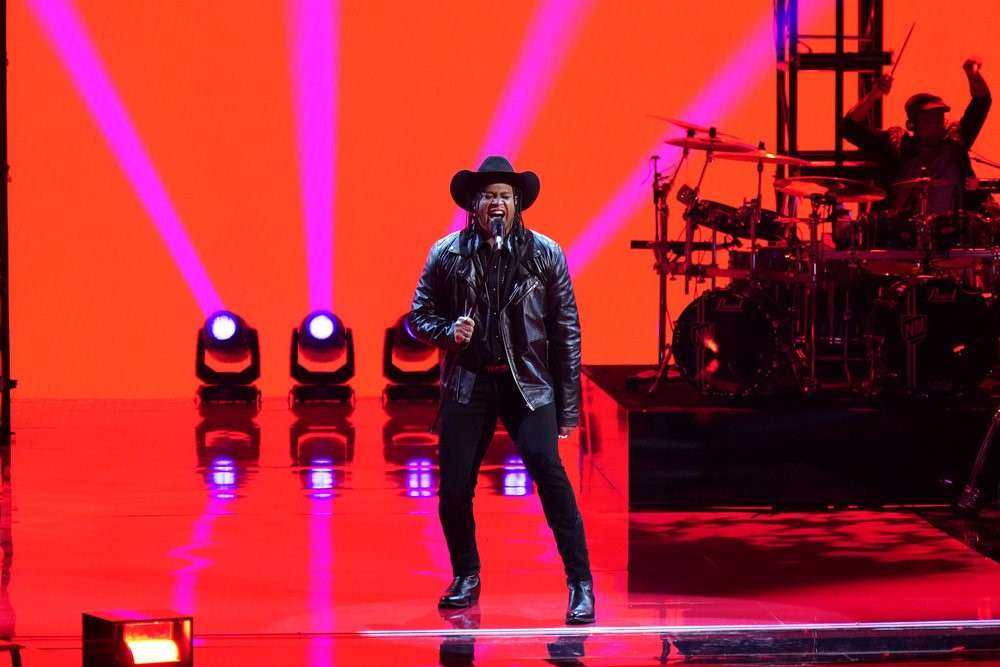 Texas native NOIVAS advances to semi-finals on 'The Voice'