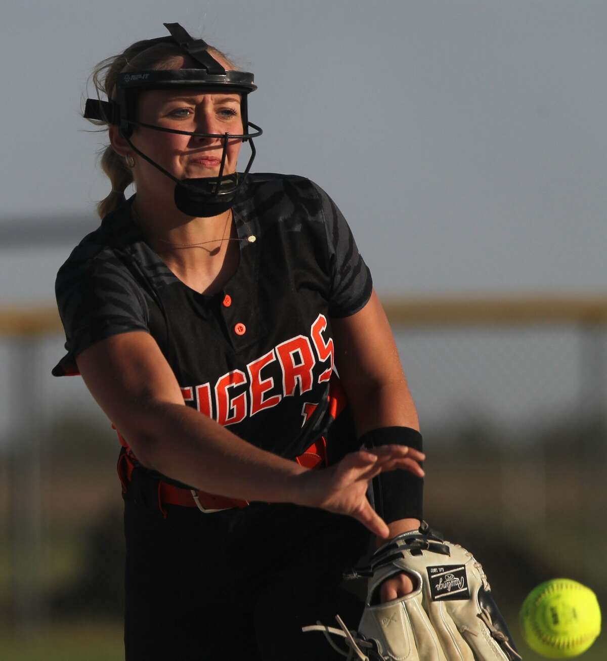 Beardstown softball edges Triopia in wind-blown 14-13 win