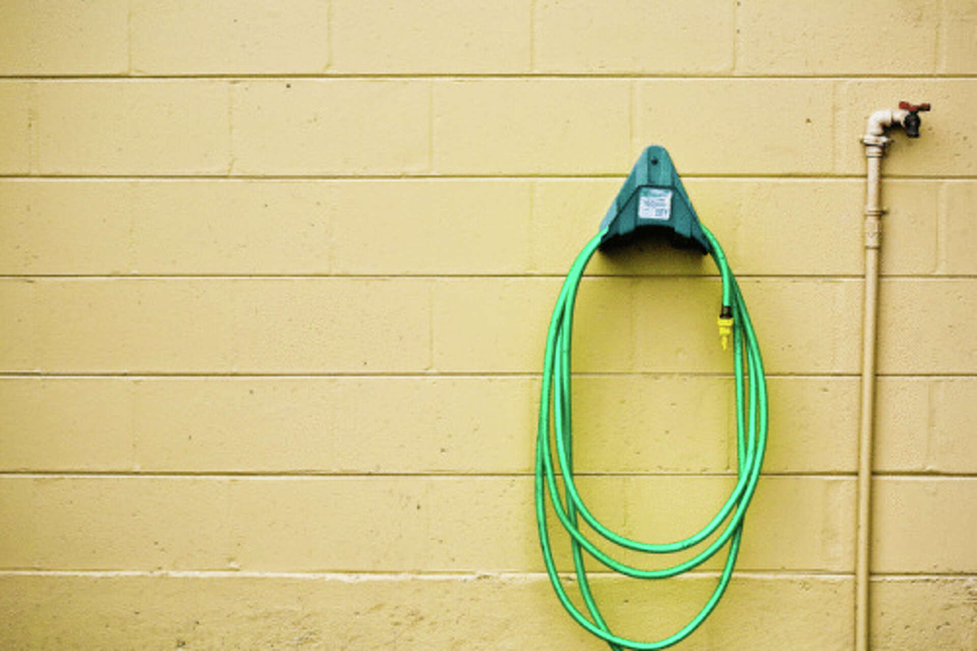 How to Set a Vigoro Two Zone Water Timer