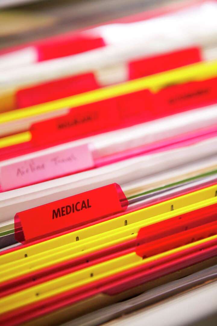 How to Recycle File Folders