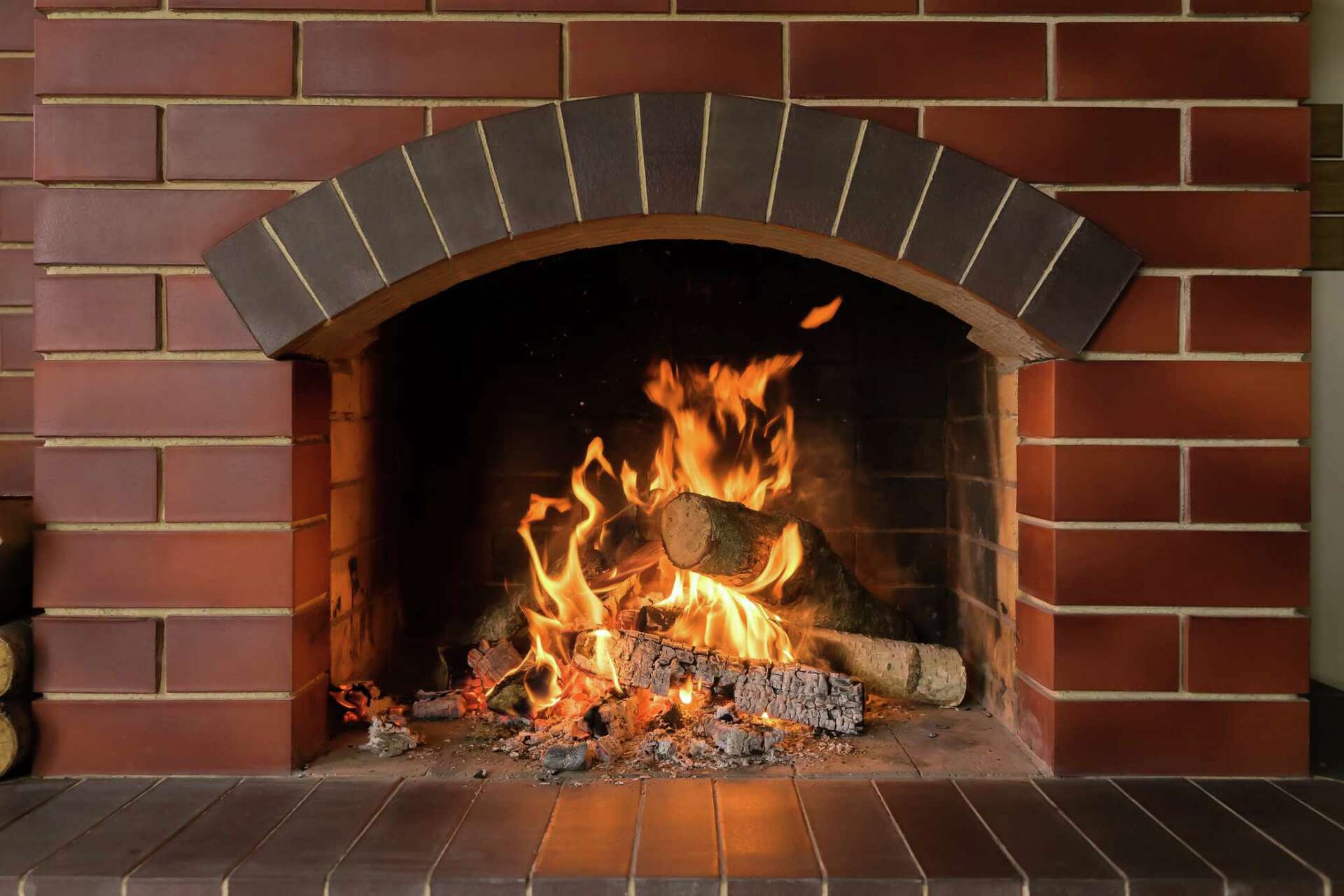 When to Close the Flue After a Fire in Your Fireplace