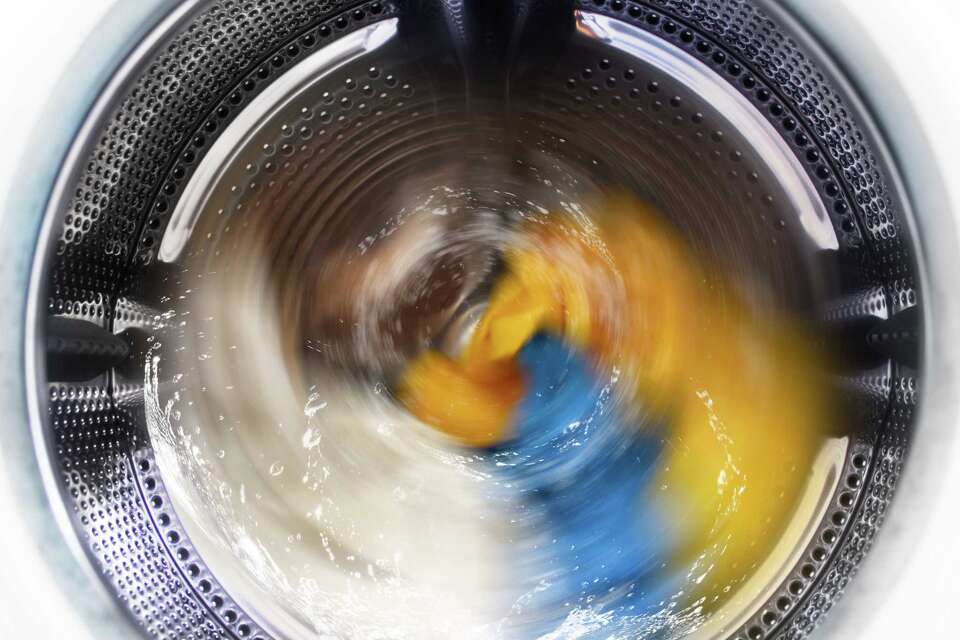 How to Remove the Agitator From a Top-Loading Washing Machine