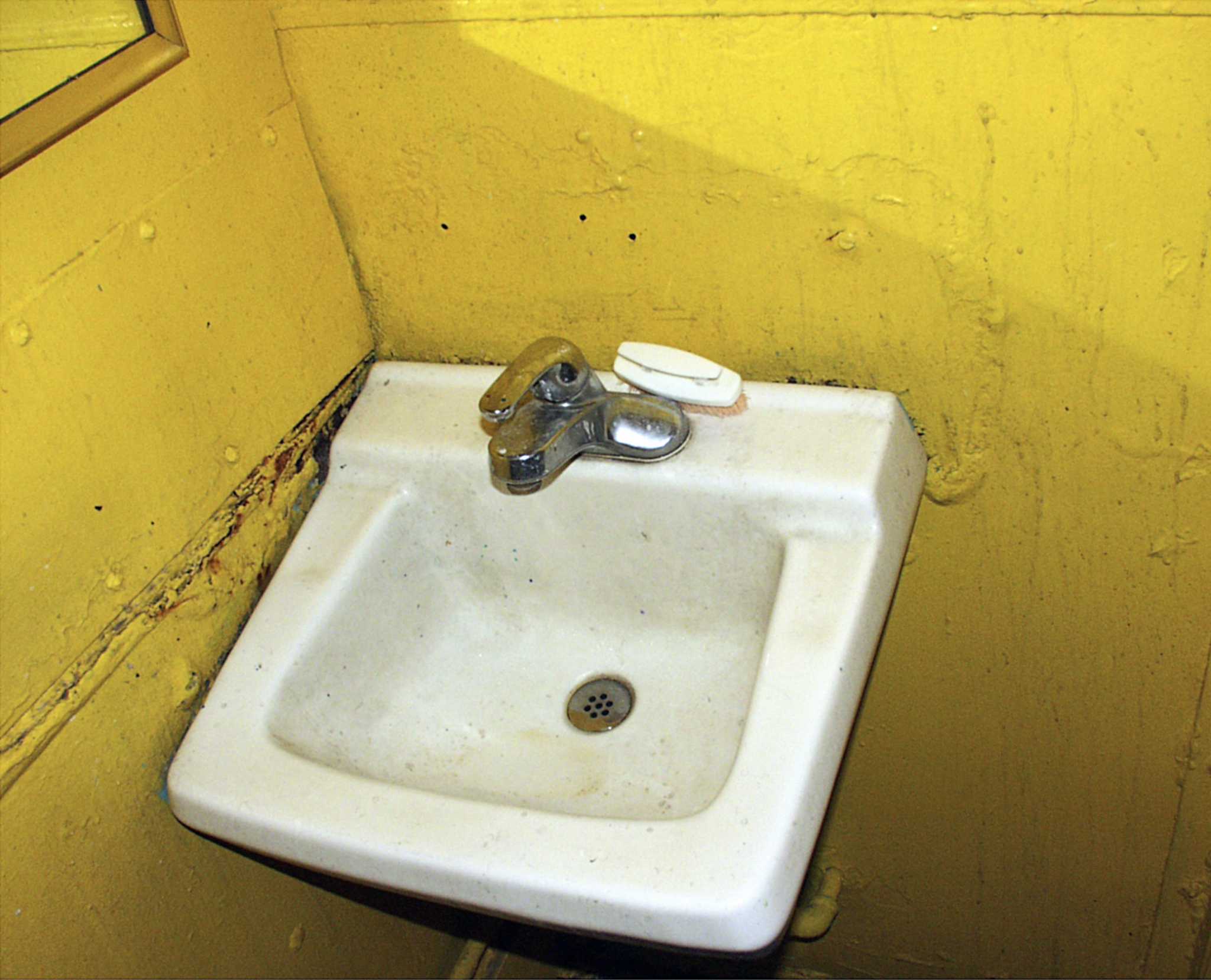 How to Remove Bathroom Masonite Paneling