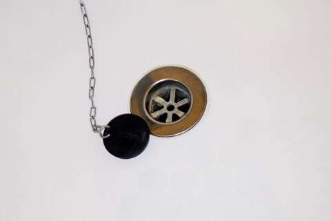 How to Use a Tub Drain Key