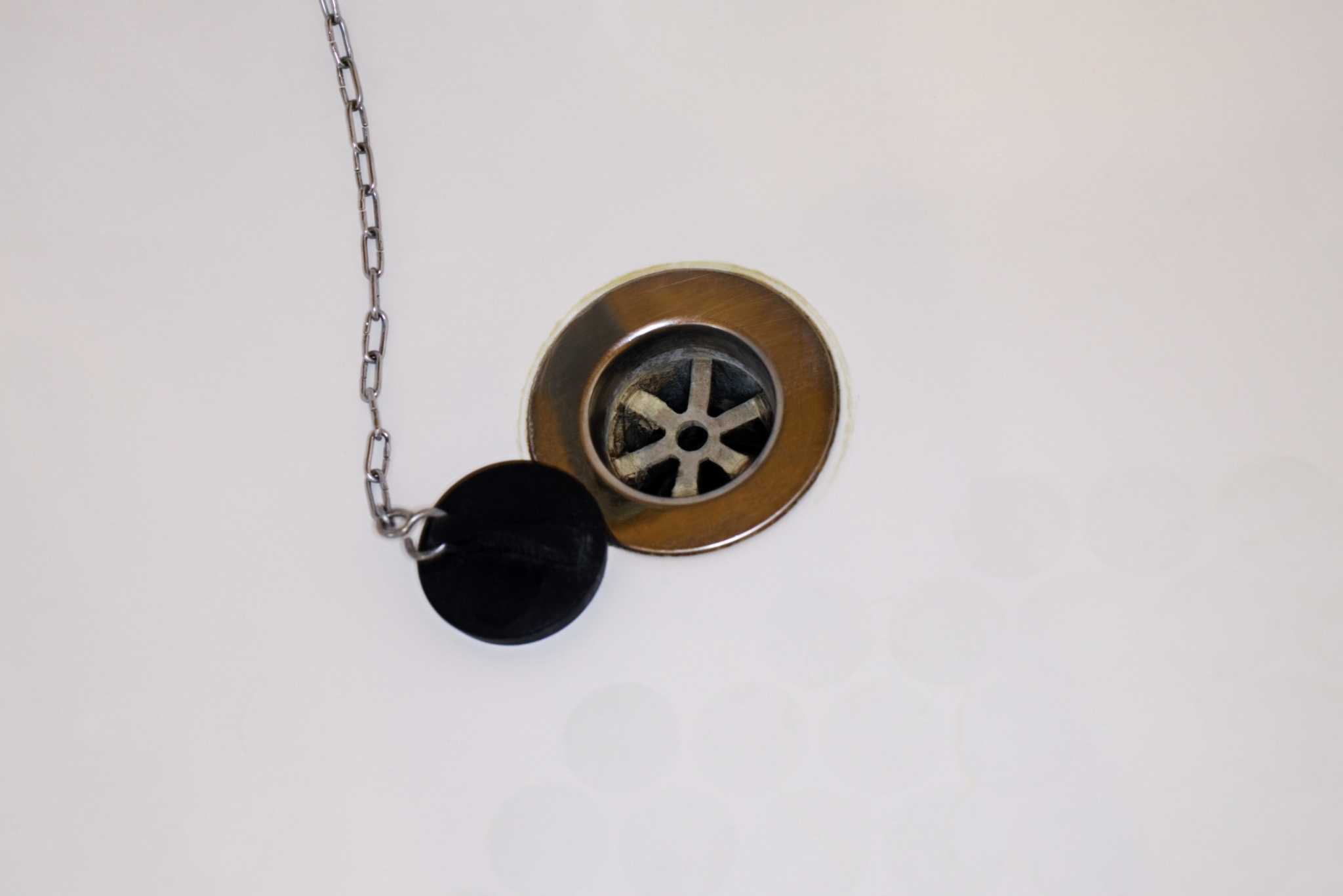 How to Use a Tub Drain Key