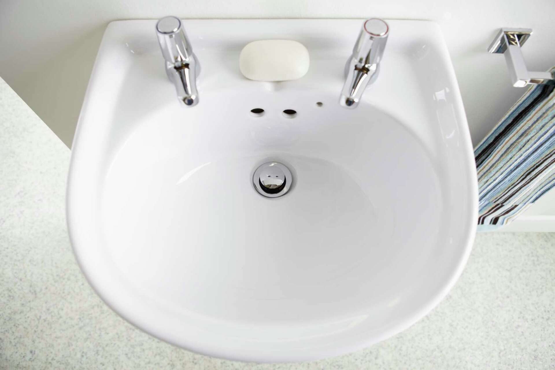 How to Remove Burn Marks on Porcelain Sinks