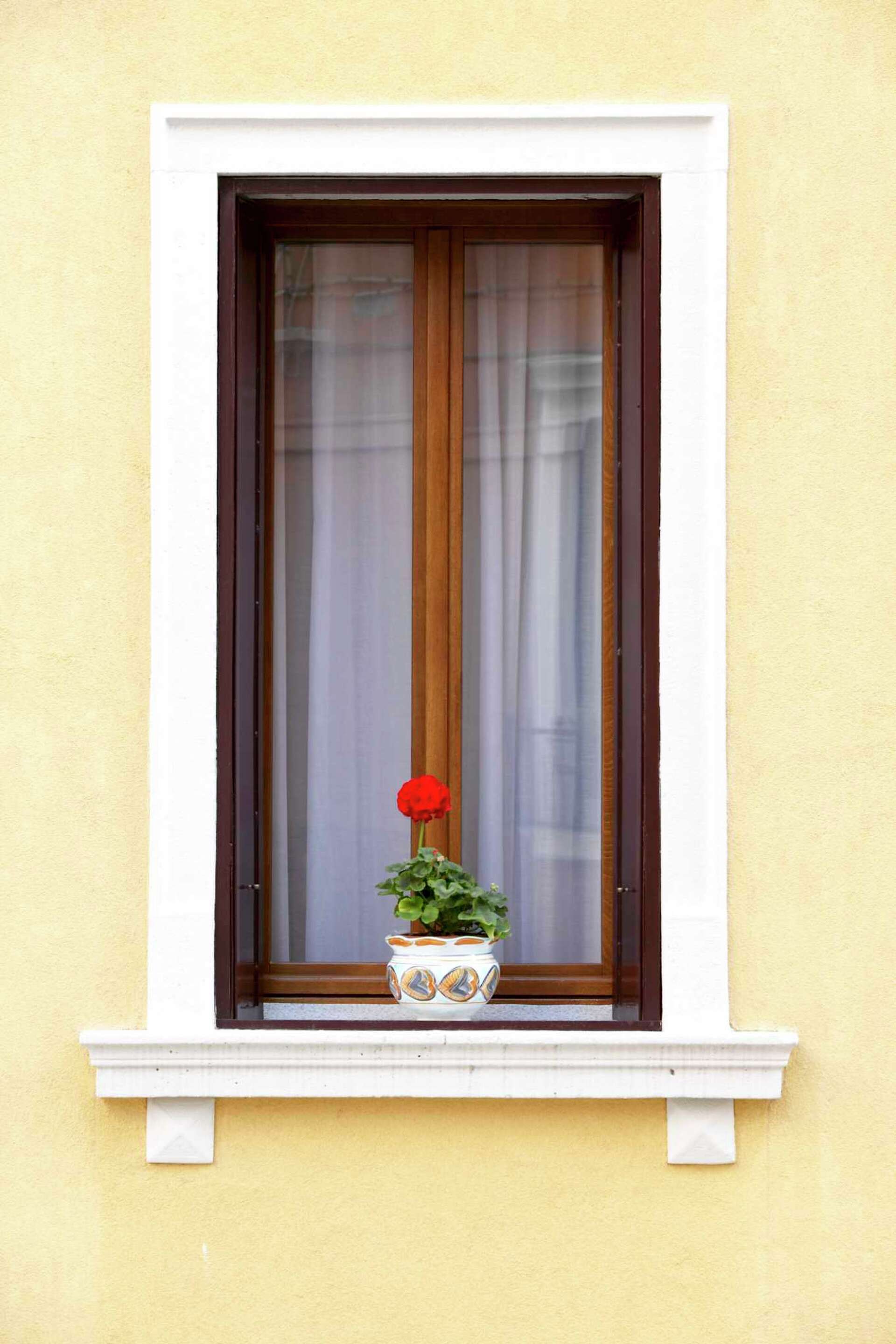 How to Remove Exterior Window Trim
