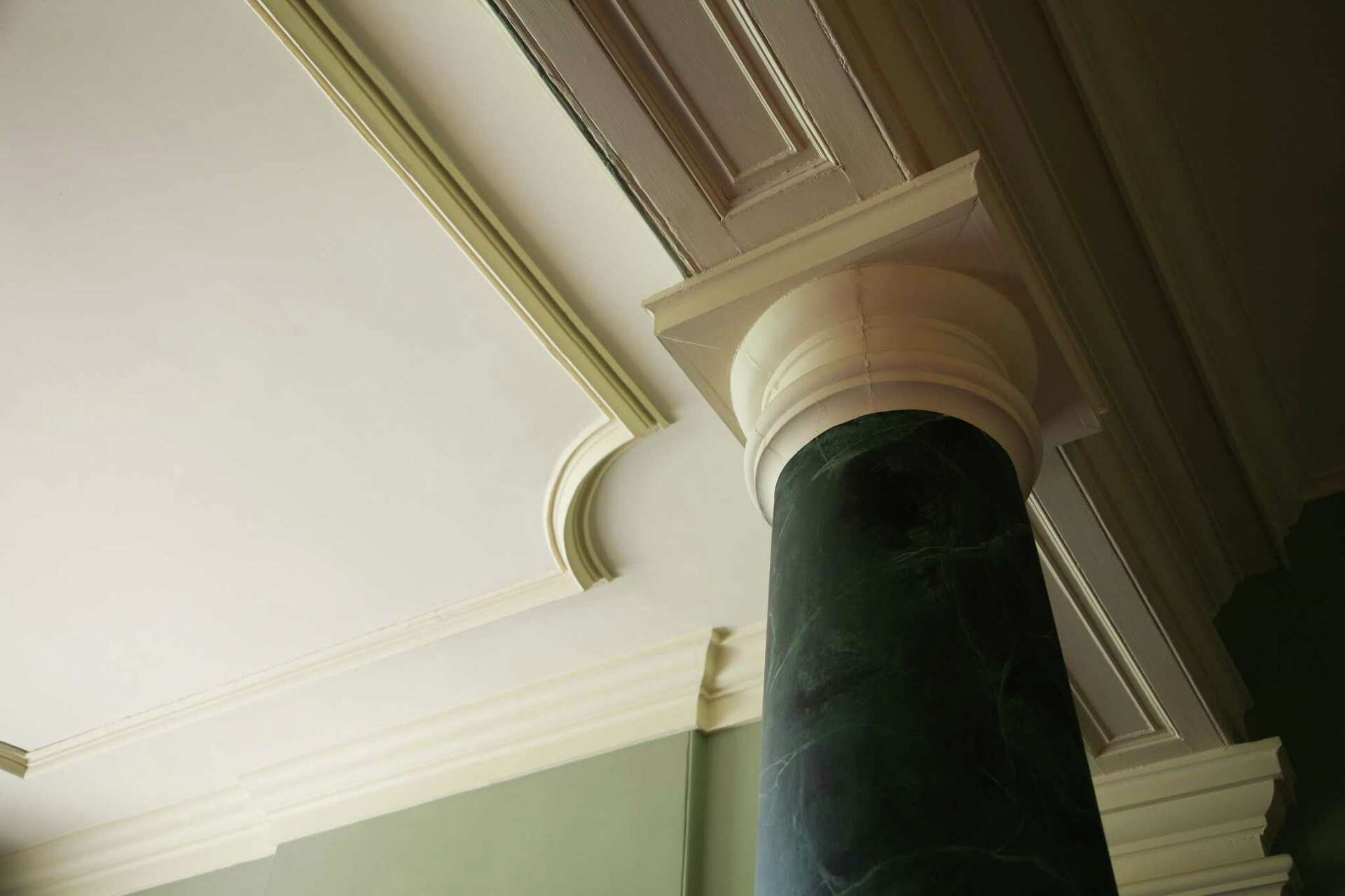 How to Install Decorative Interior Columns