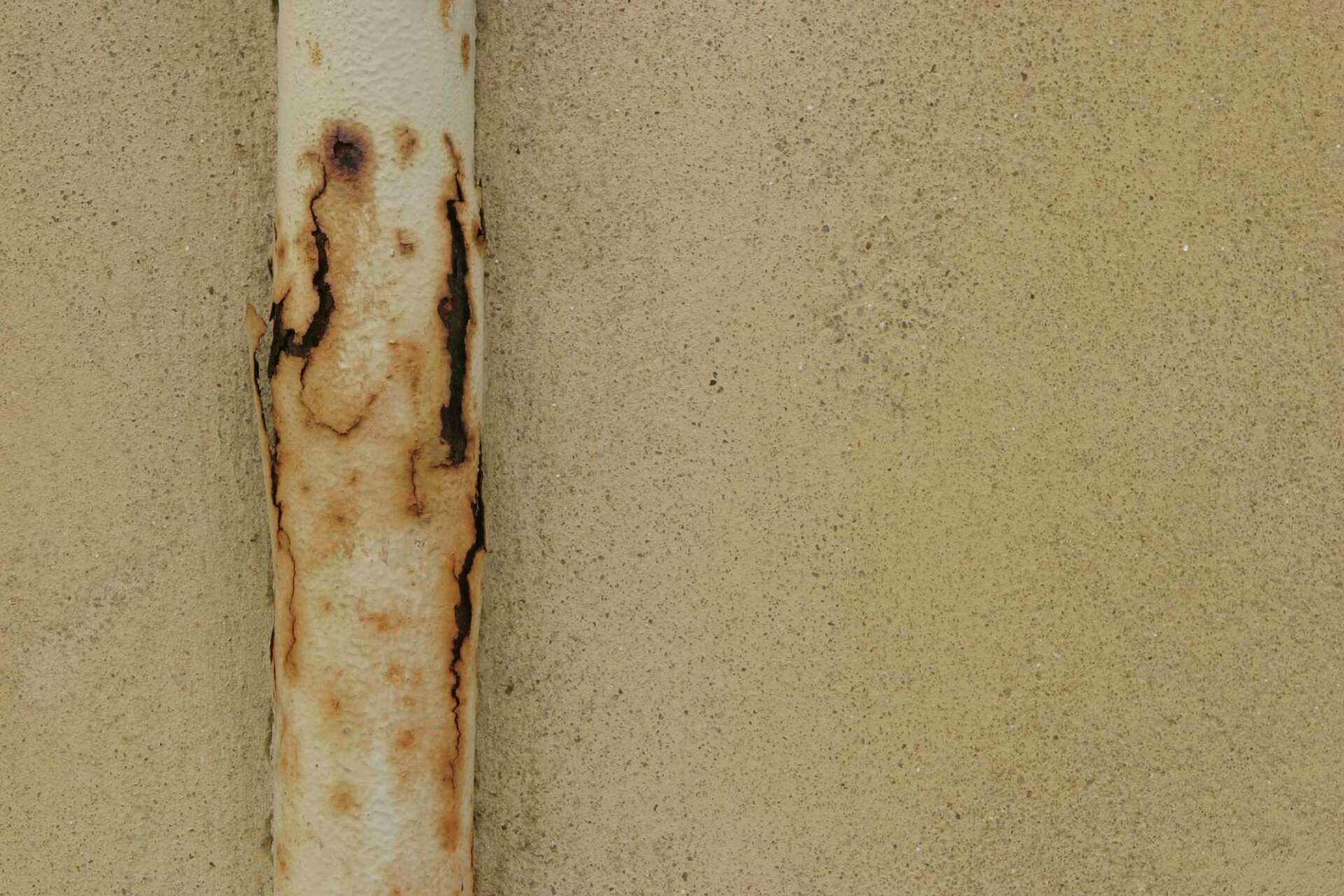 How to Install a Dresser Coupling on Rusty Pipes