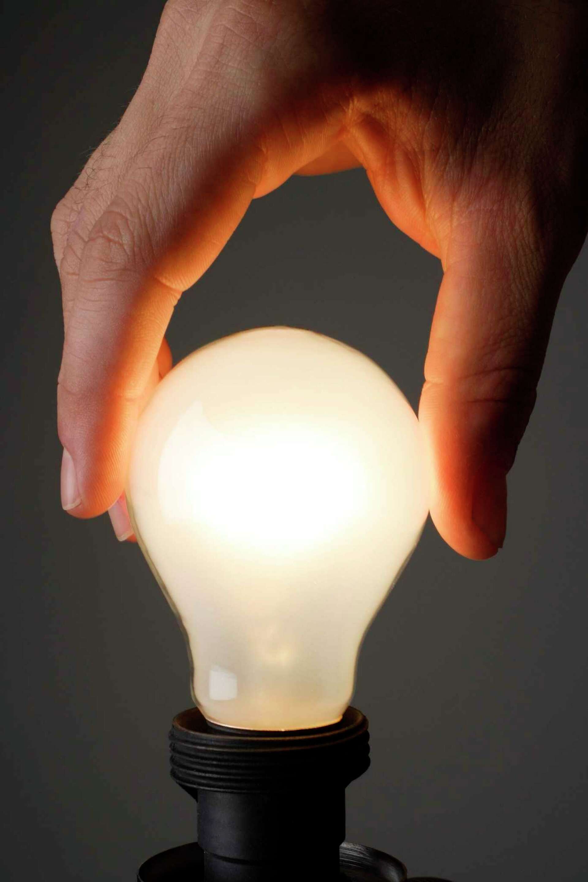 How to Install a Keyless Lamp Socket