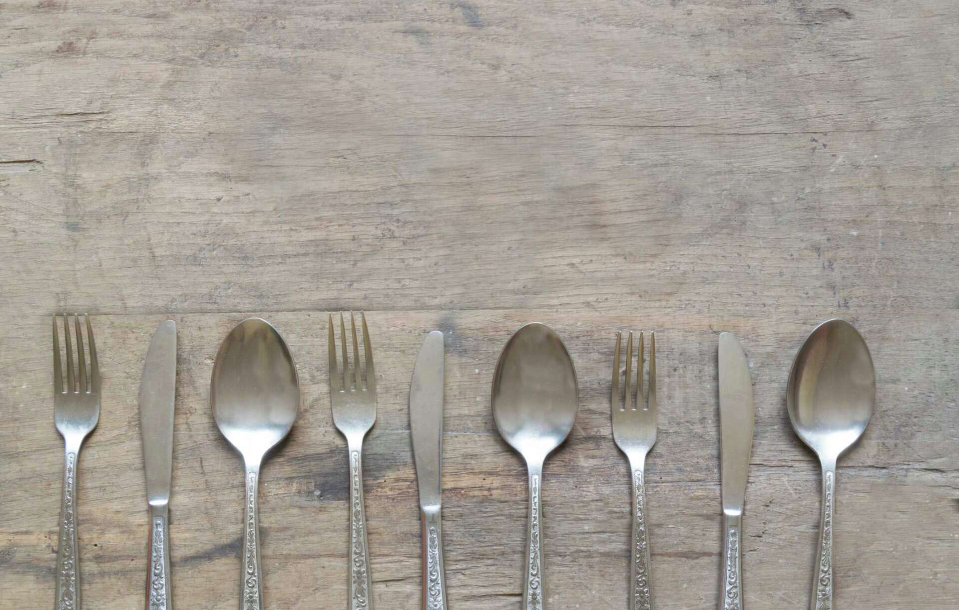 How to Remove Stains and Tarnish From Regular Kitchen Silverware