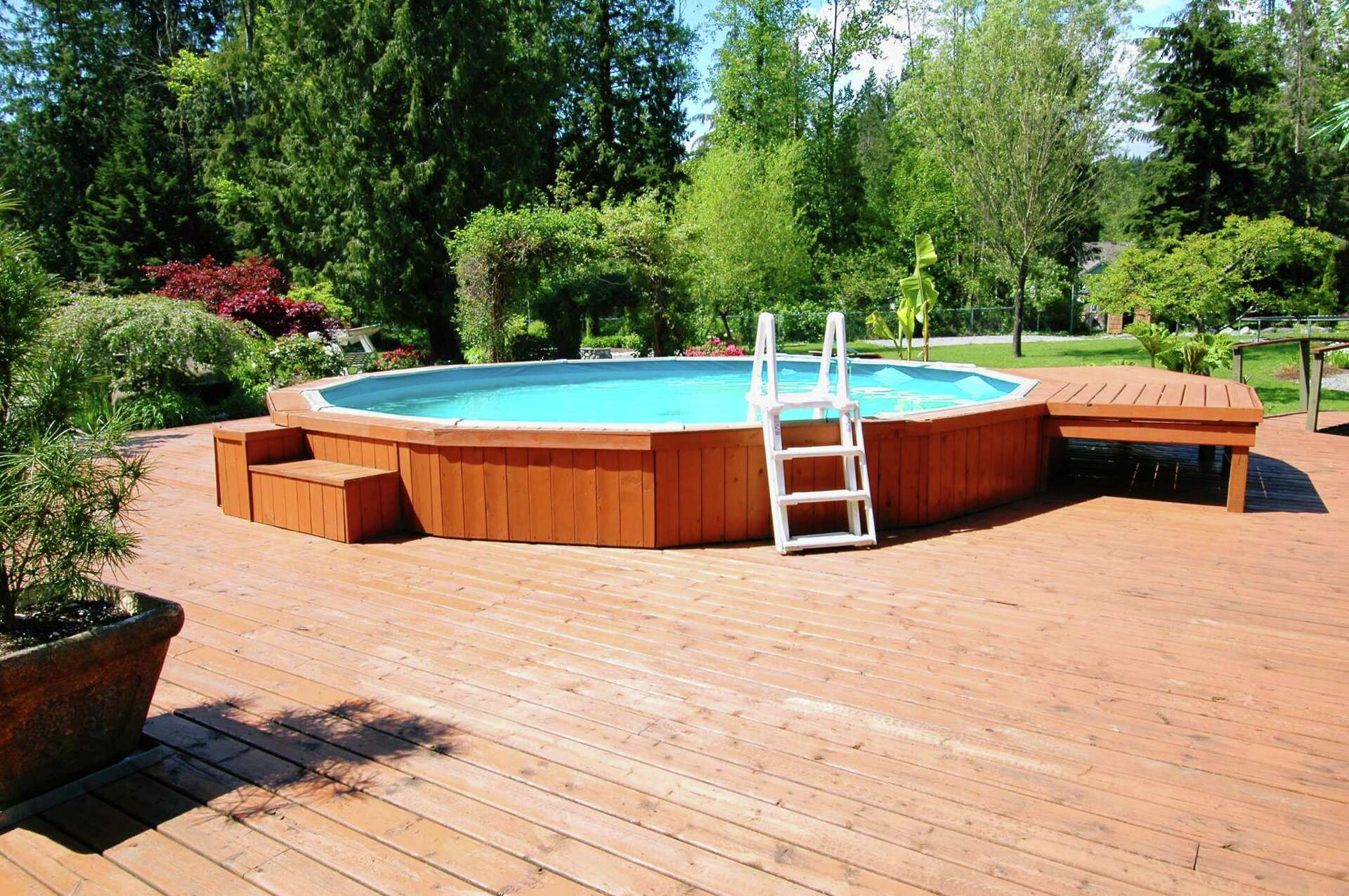 How To Repair An Above-Ground Pool With Rust on The Pool Walls