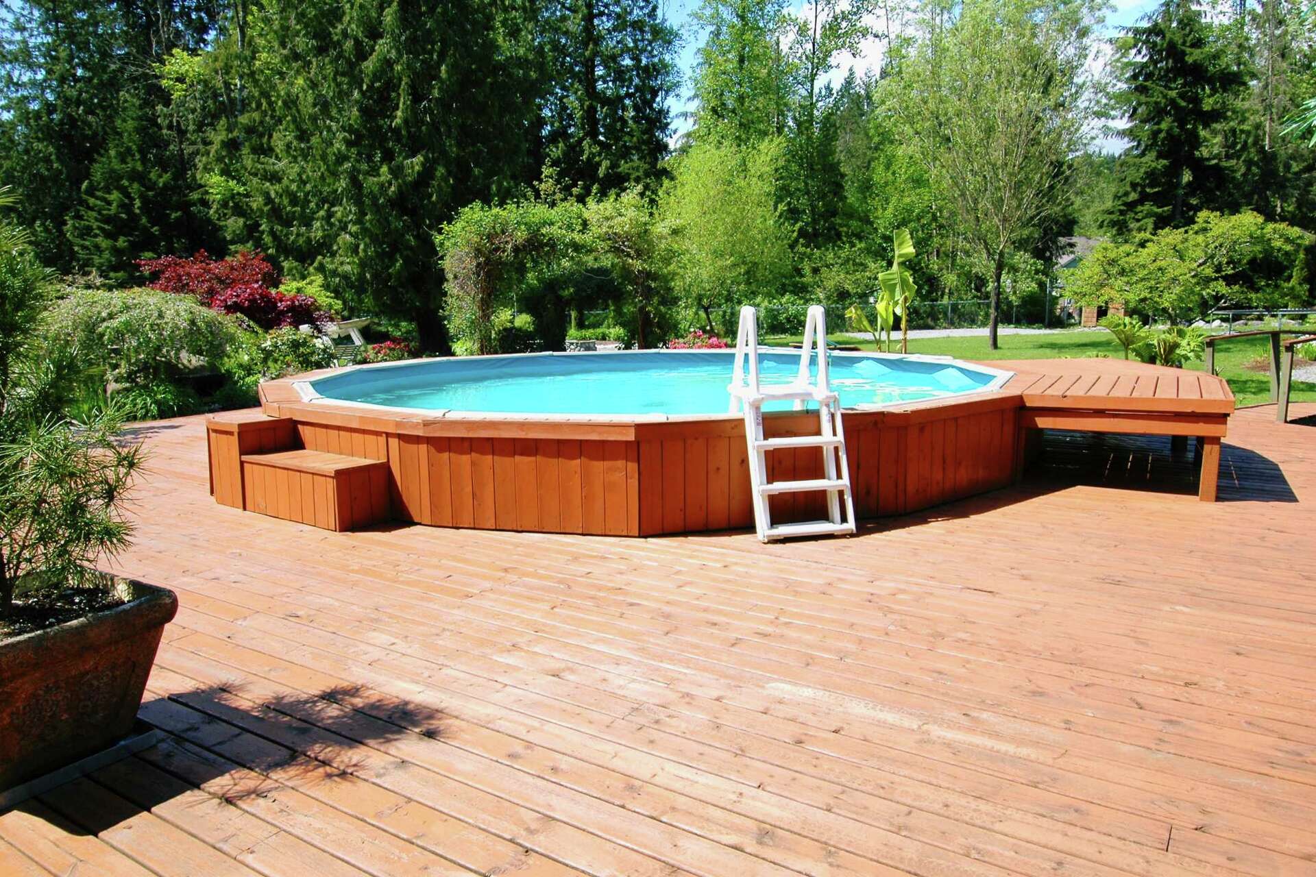 How To Repair An Above-Ground Pool With Rust on The Pool Walls