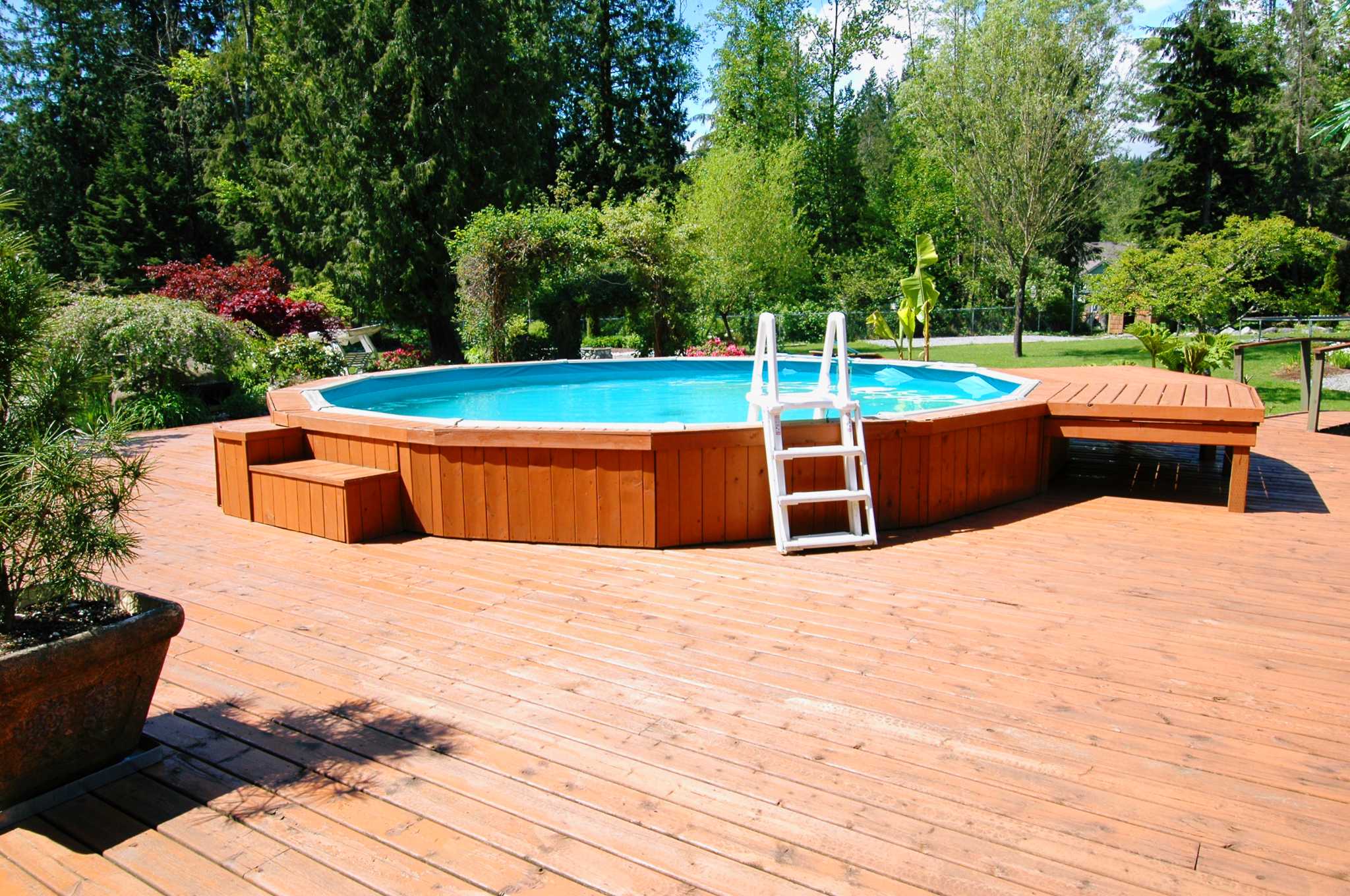 How To Repair An Above-Ground Pool With Rust on The Pool Walls