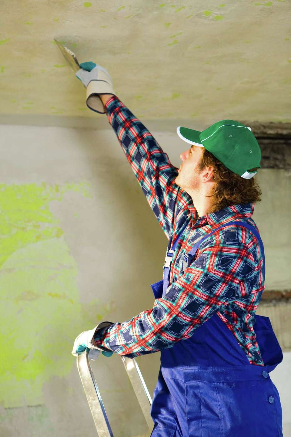 How to Repair a Calcimine Ceiling