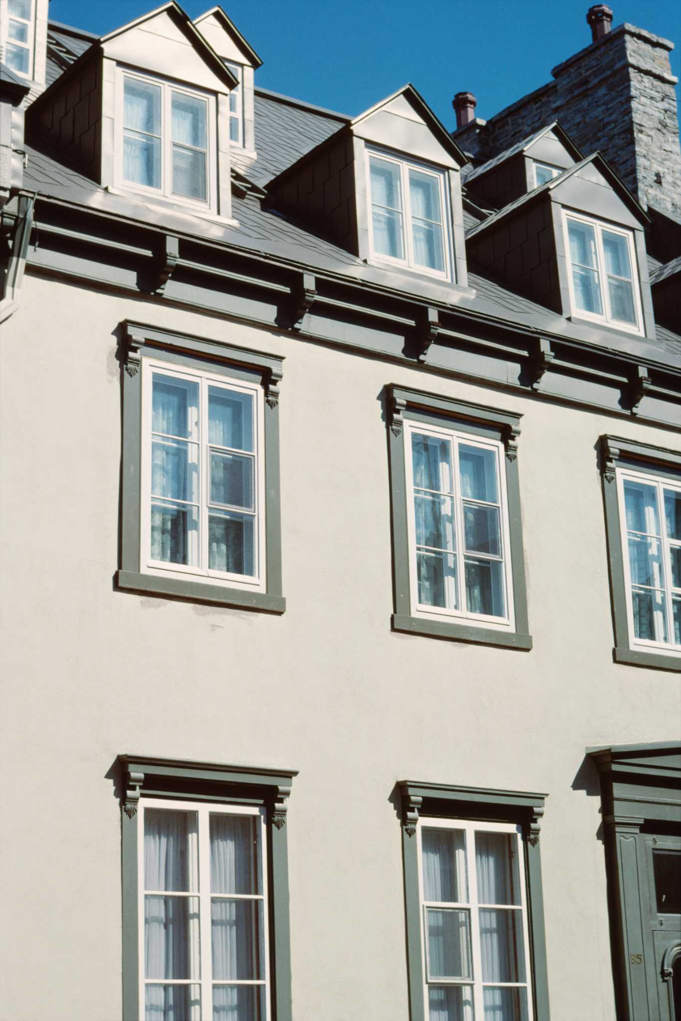 How to Install Vinyl Windows in Stucco