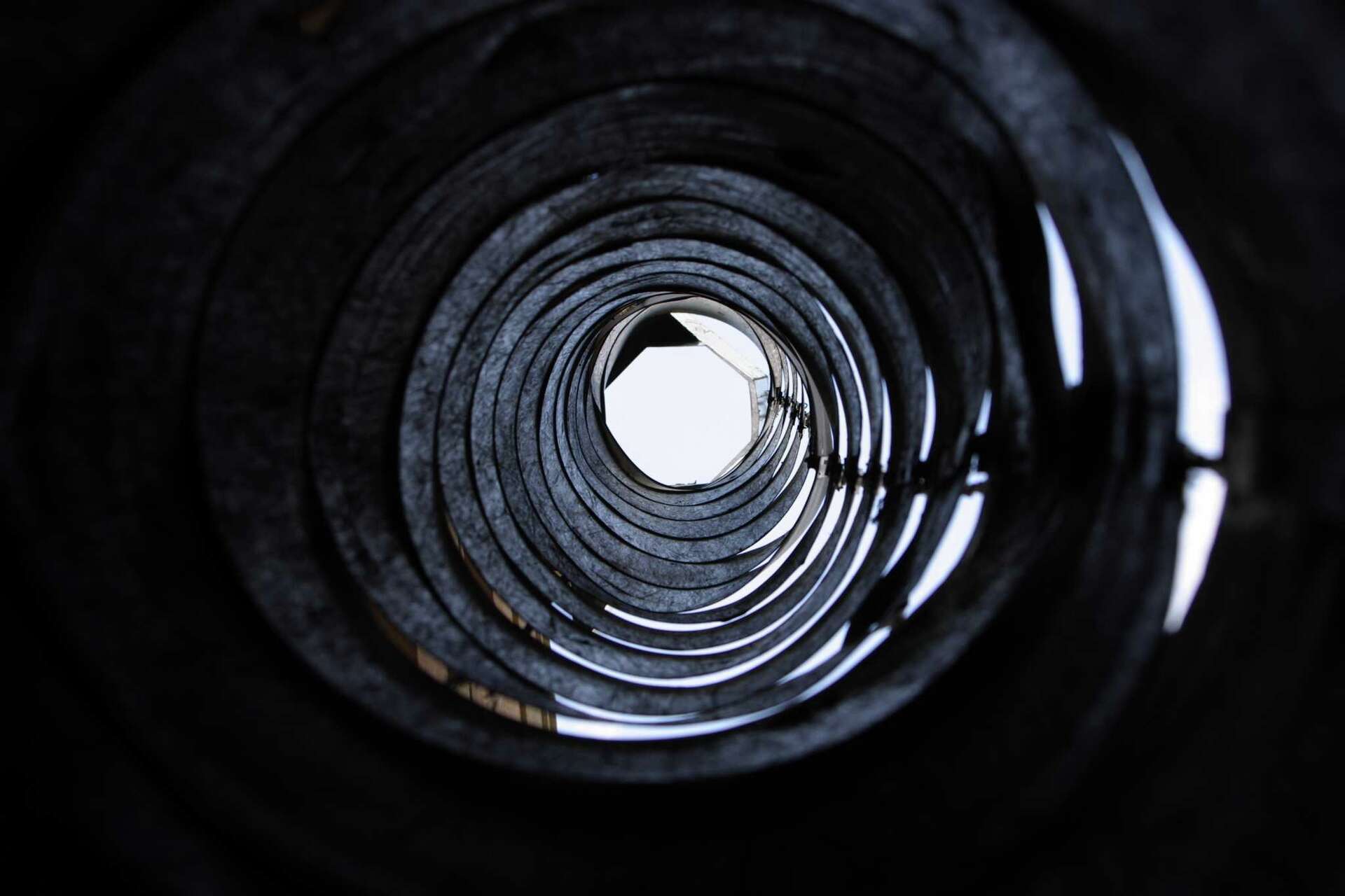 How to Repair Holes in HVAC Ducts