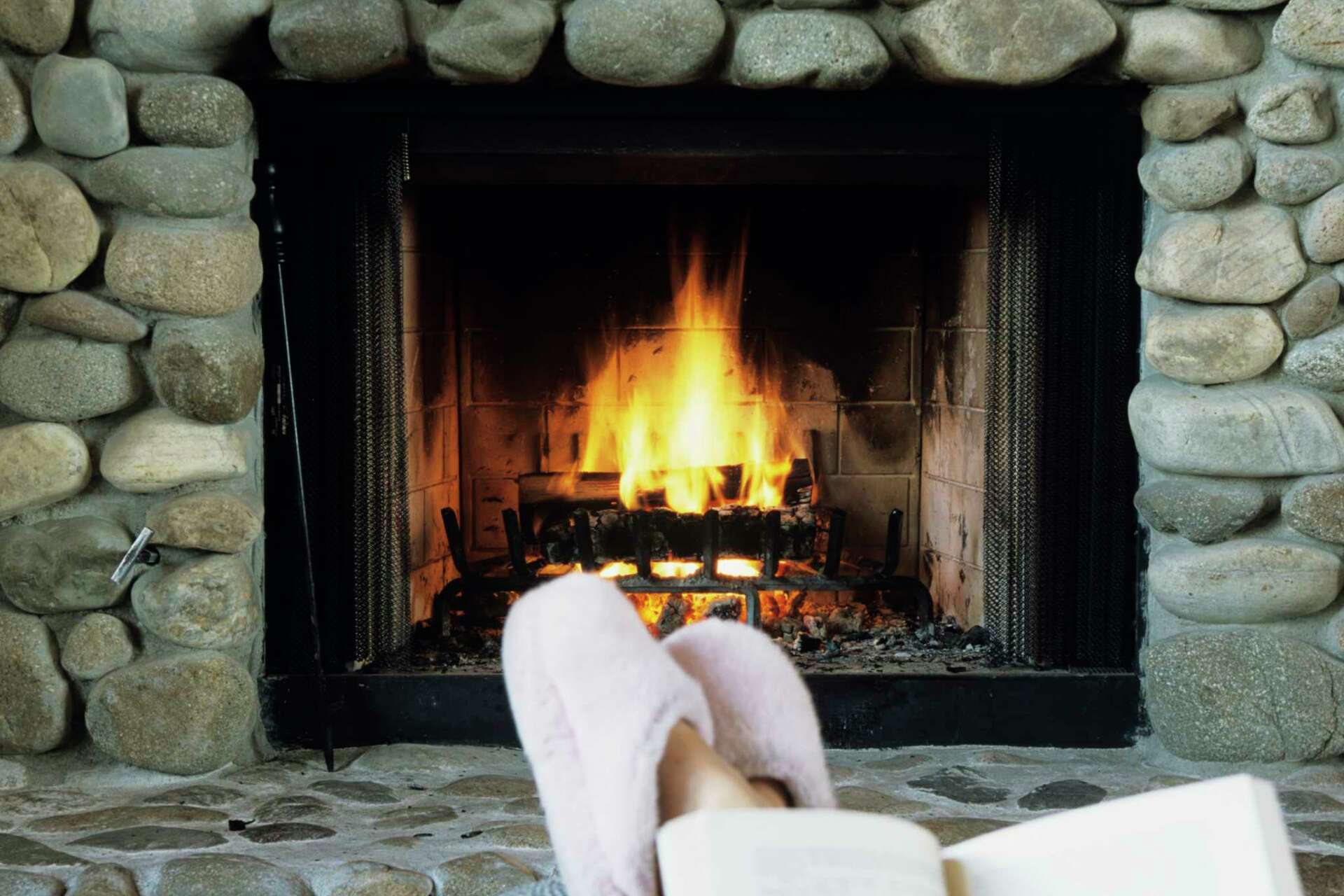 How to Keep Glass From Sooting Up on a Propane Fireplace