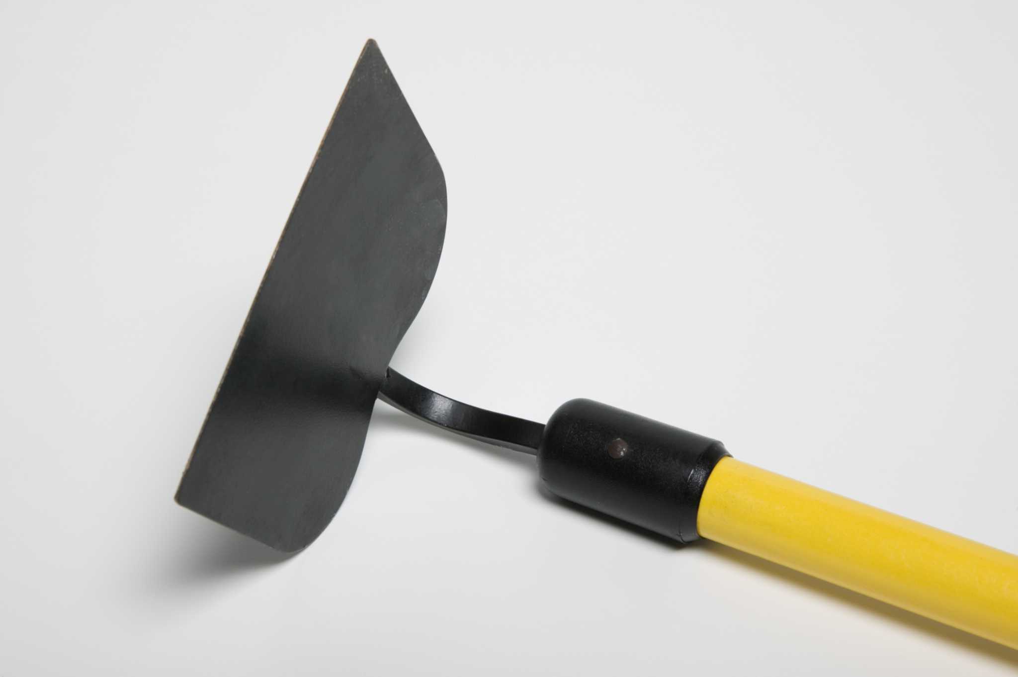 How to Replace a Garden Hoe Handle