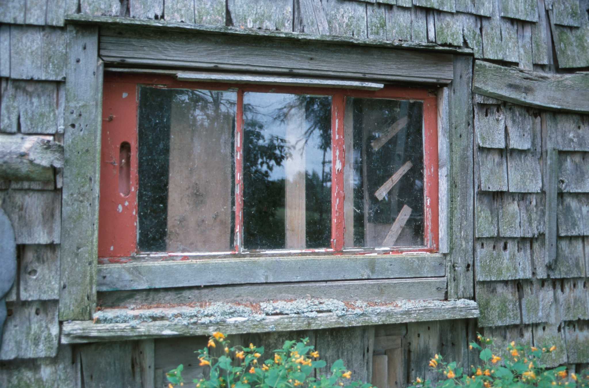 How to Replace a Glass Pane in an Old Window Frame