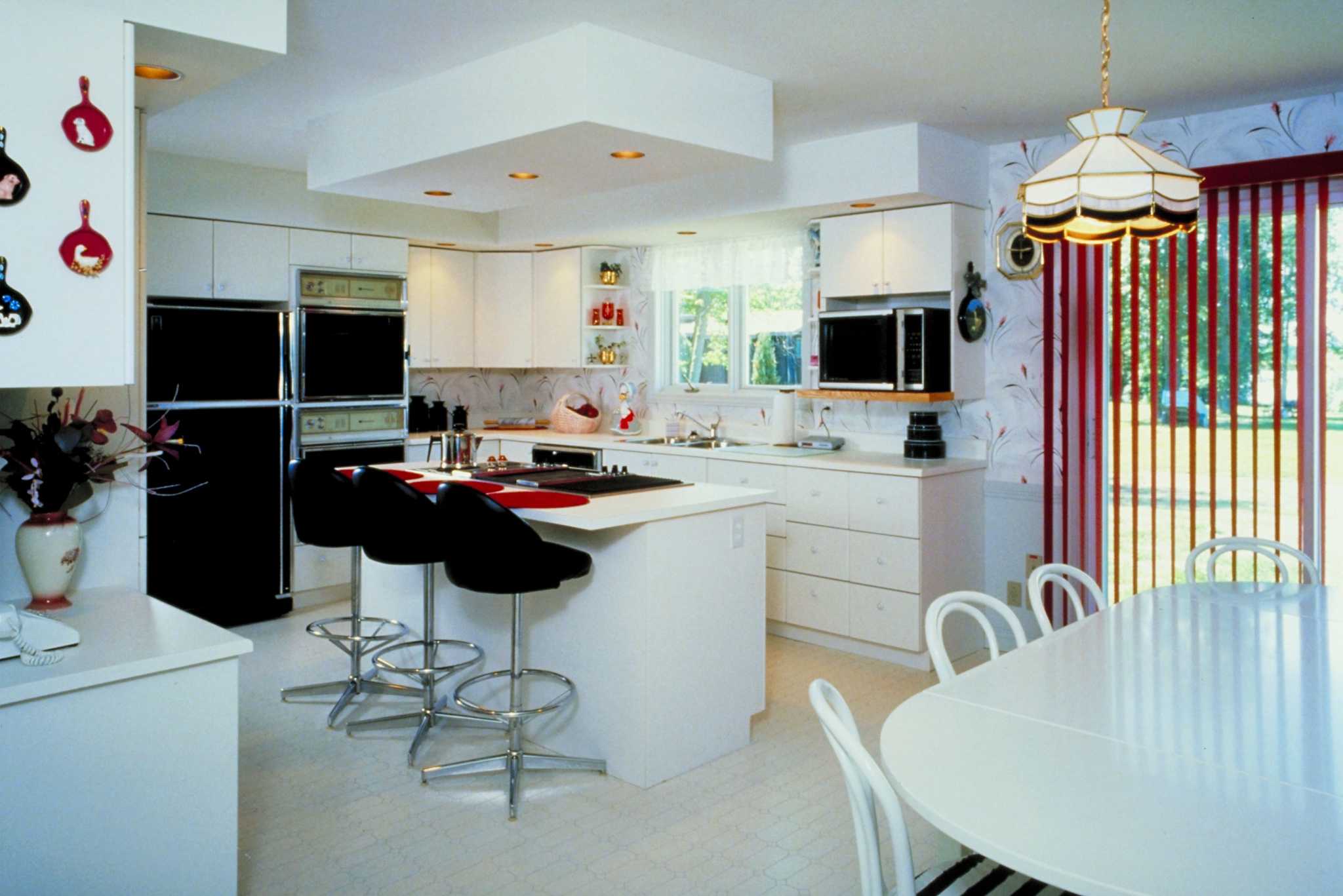 How to Replace Linoleum Squares