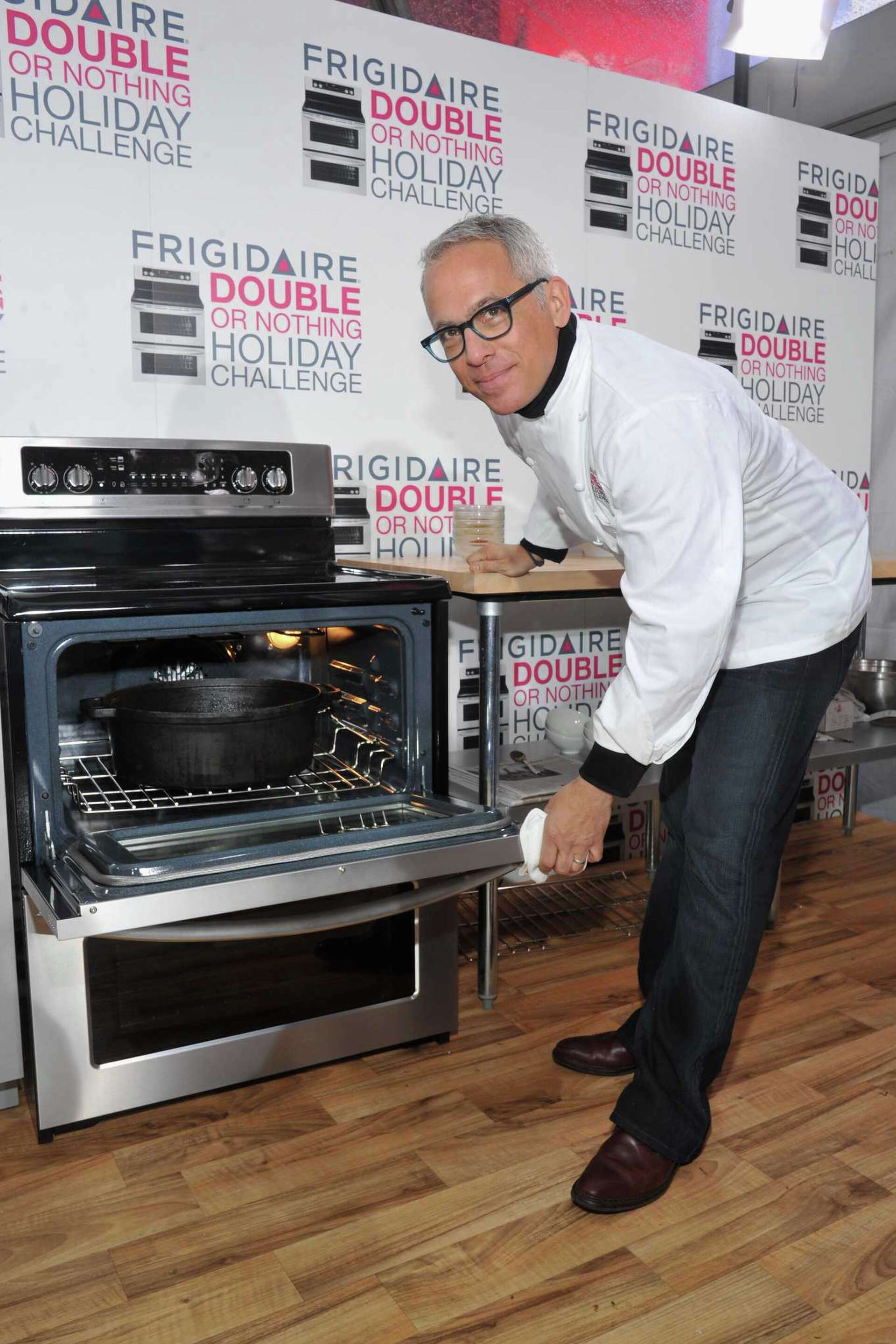 How to Replace an Oven Door on a Frigidaire Classic Series