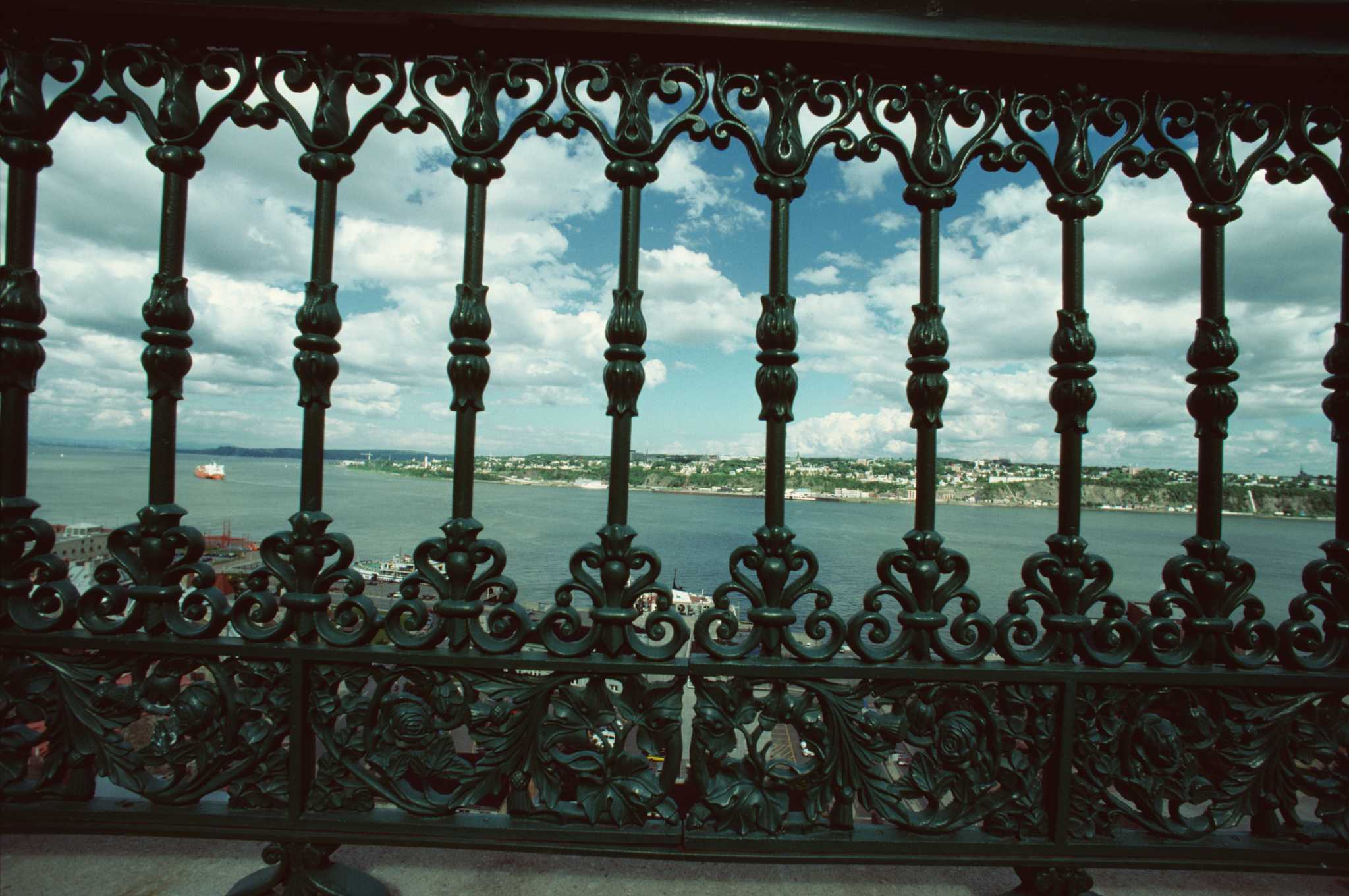 How to Replace a Wood Railing With Wrought Iron